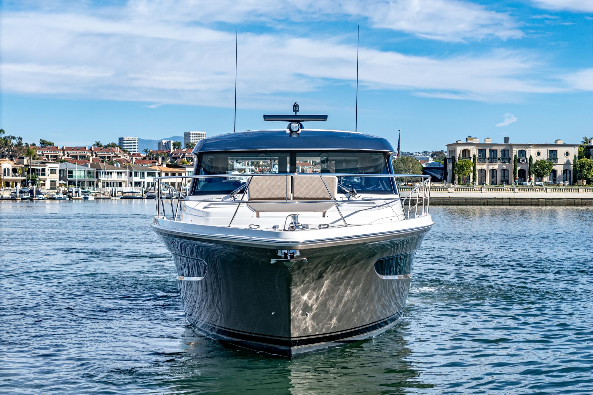 2024 Riviera 465 SUV Motor Yacht for sale - YachtWorld