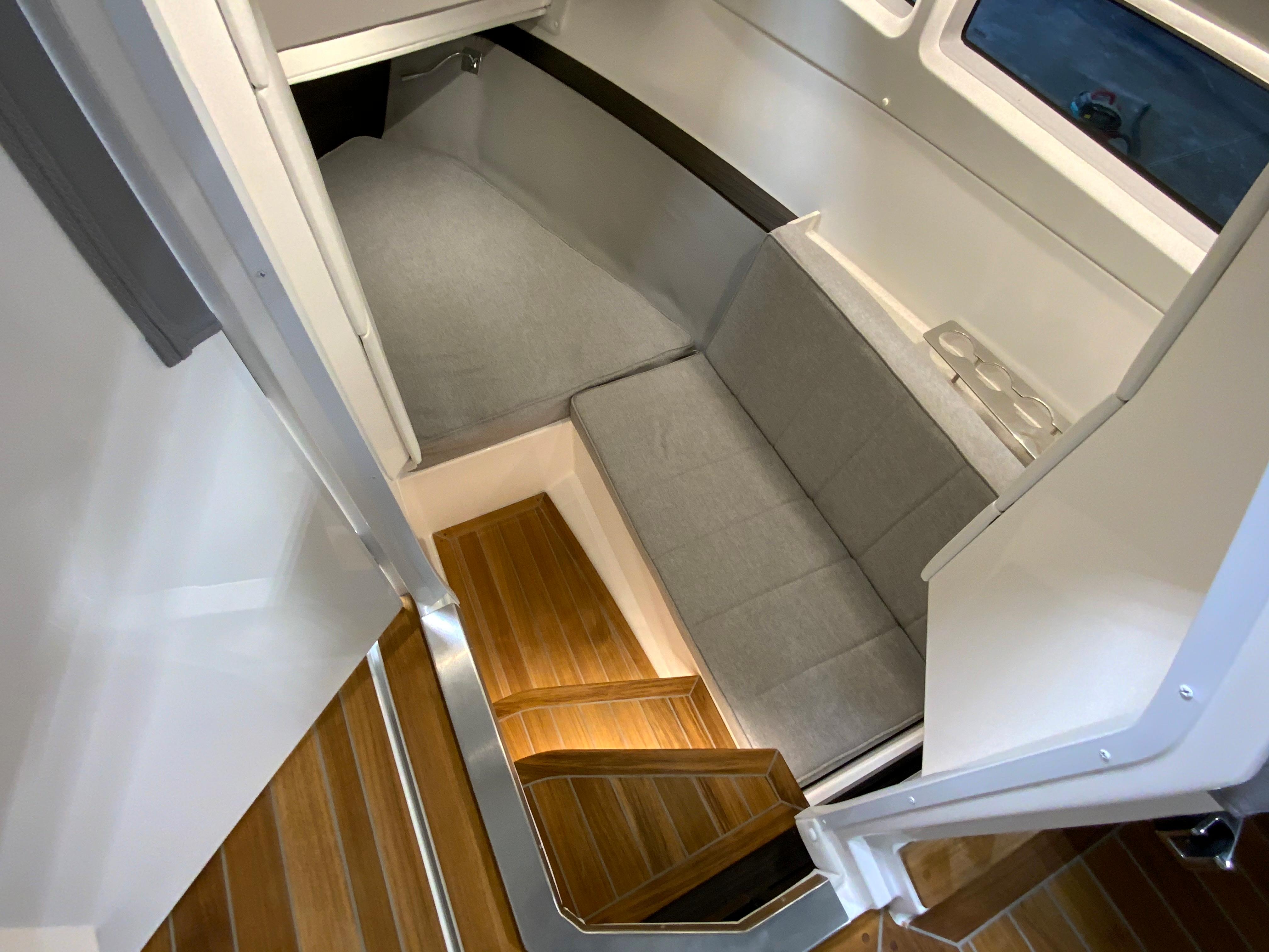 2024 Cobalt R35 Outboard Bowrider for sale - YachtWorld