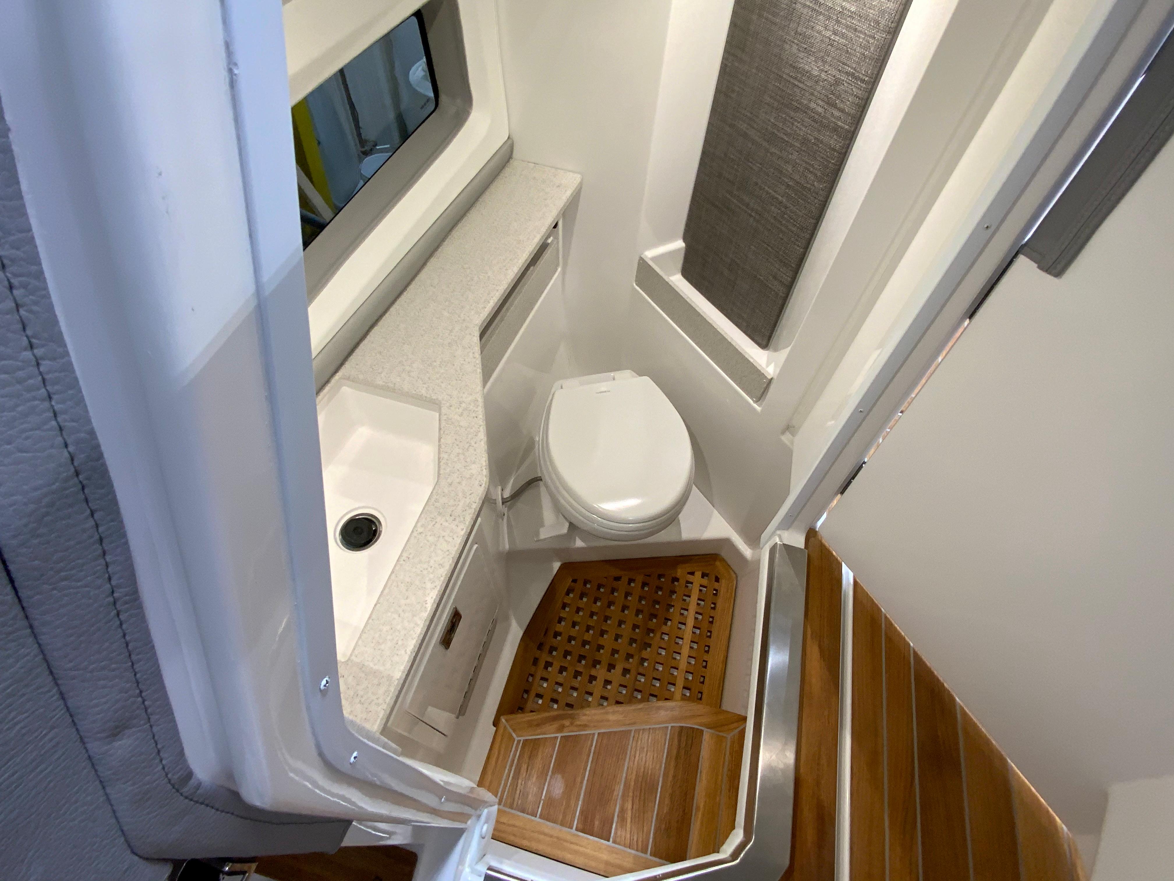 2024 Cobalt R35 Outboard Bowrider for sale - YachtWorld