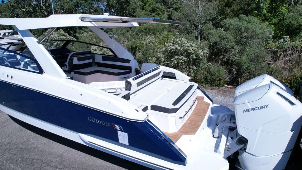 2024 Cobalt R35 Outboard Bowrider for sale - YachtWorld