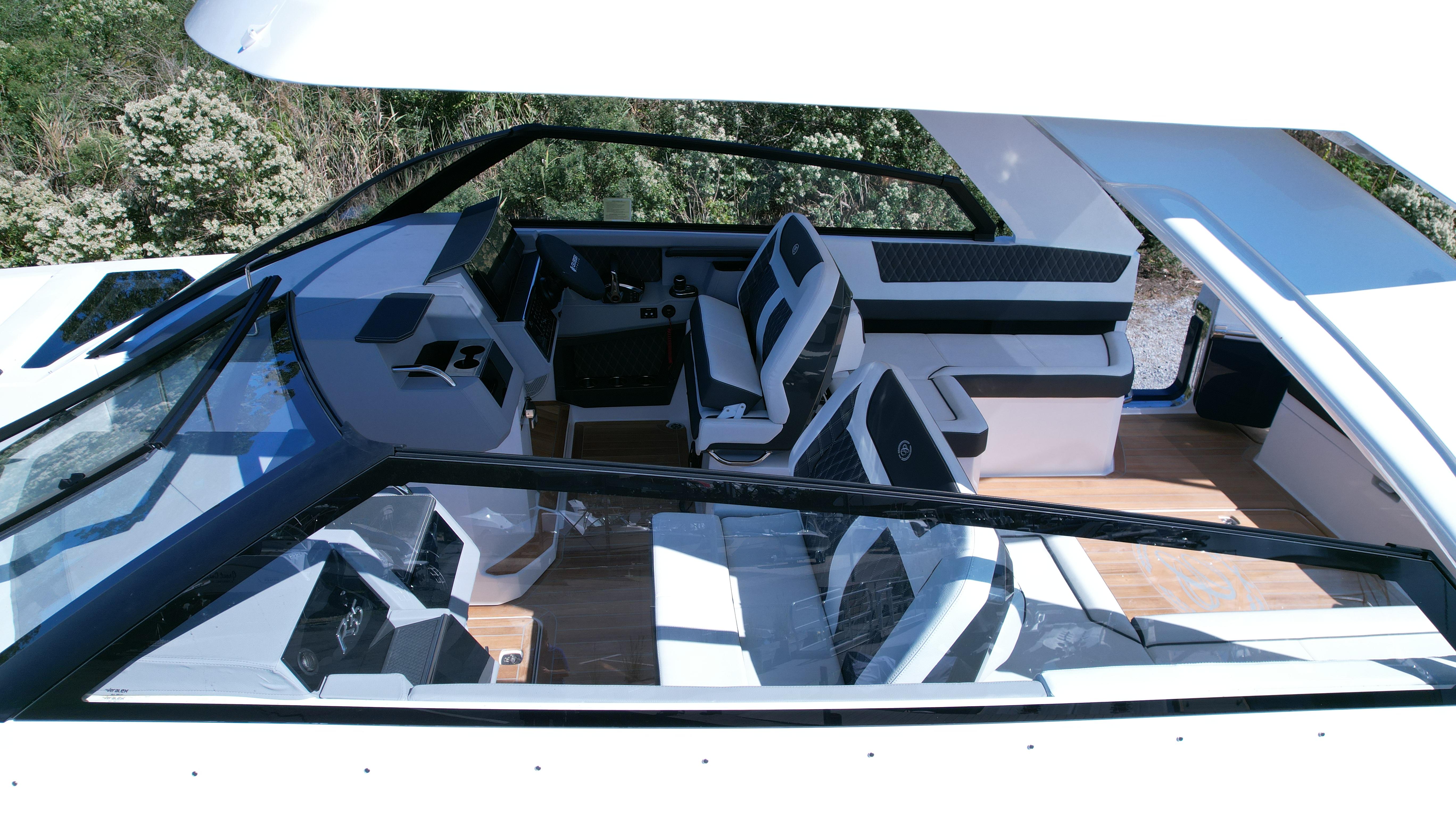 2024 Cobalt R35 Outboard Bowrider for sale - YachtWorld