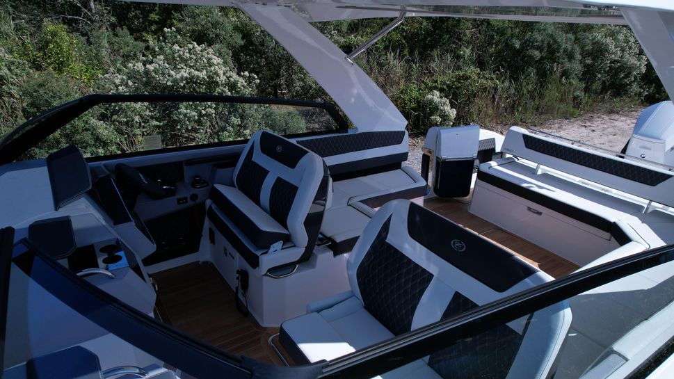 2024 Cobalt R35 Outboard Bowrider for sale - YachtWorld