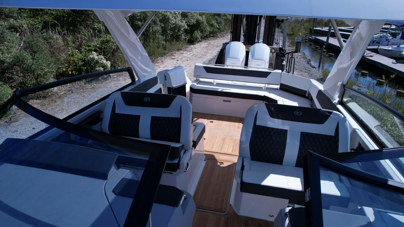 2024 Cobalt R35 Outboard Bowrider for sale - YachtWorld