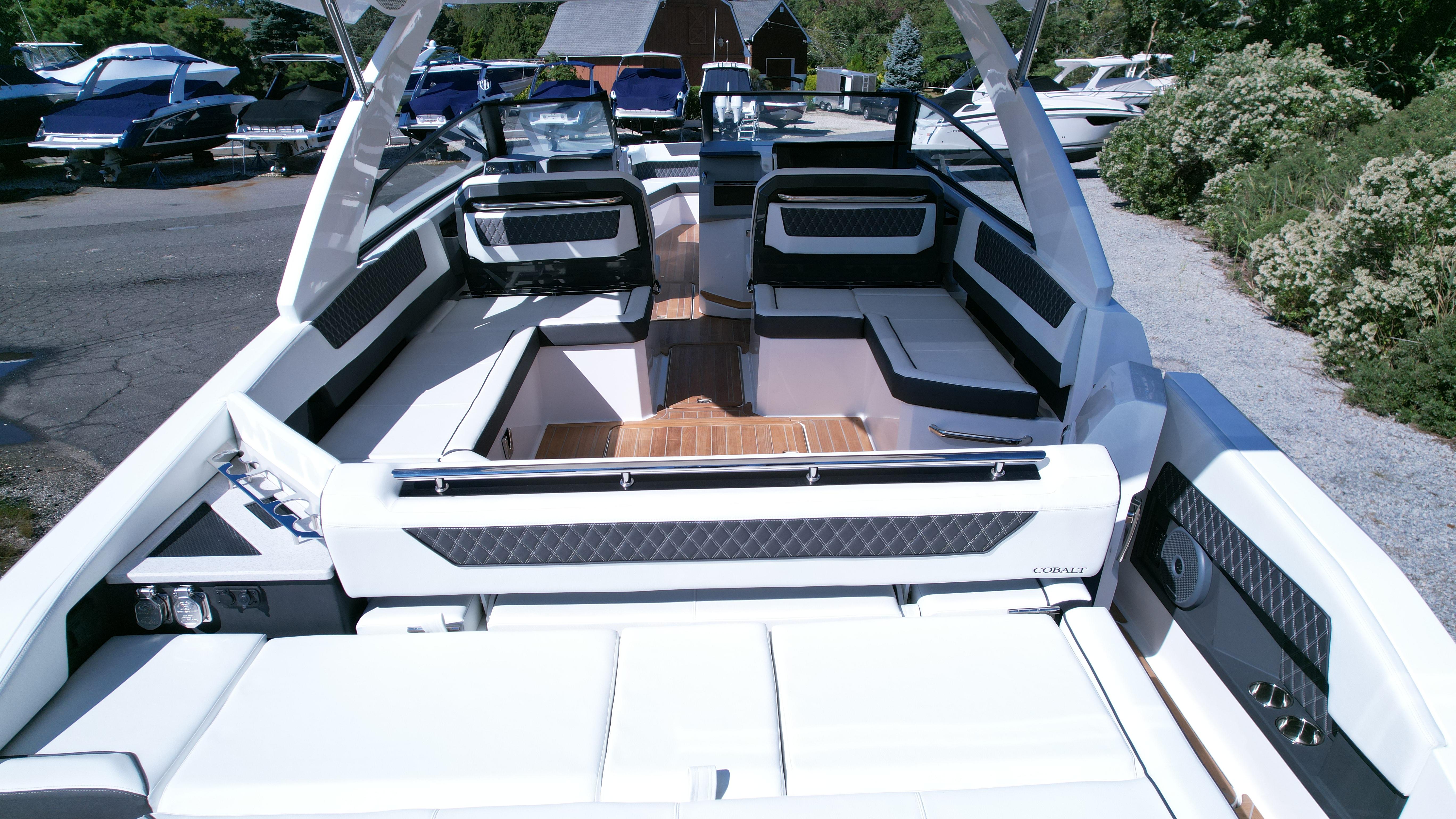 2024 Cobalt R35 Outboard Bowrider for sale - YachtWorld