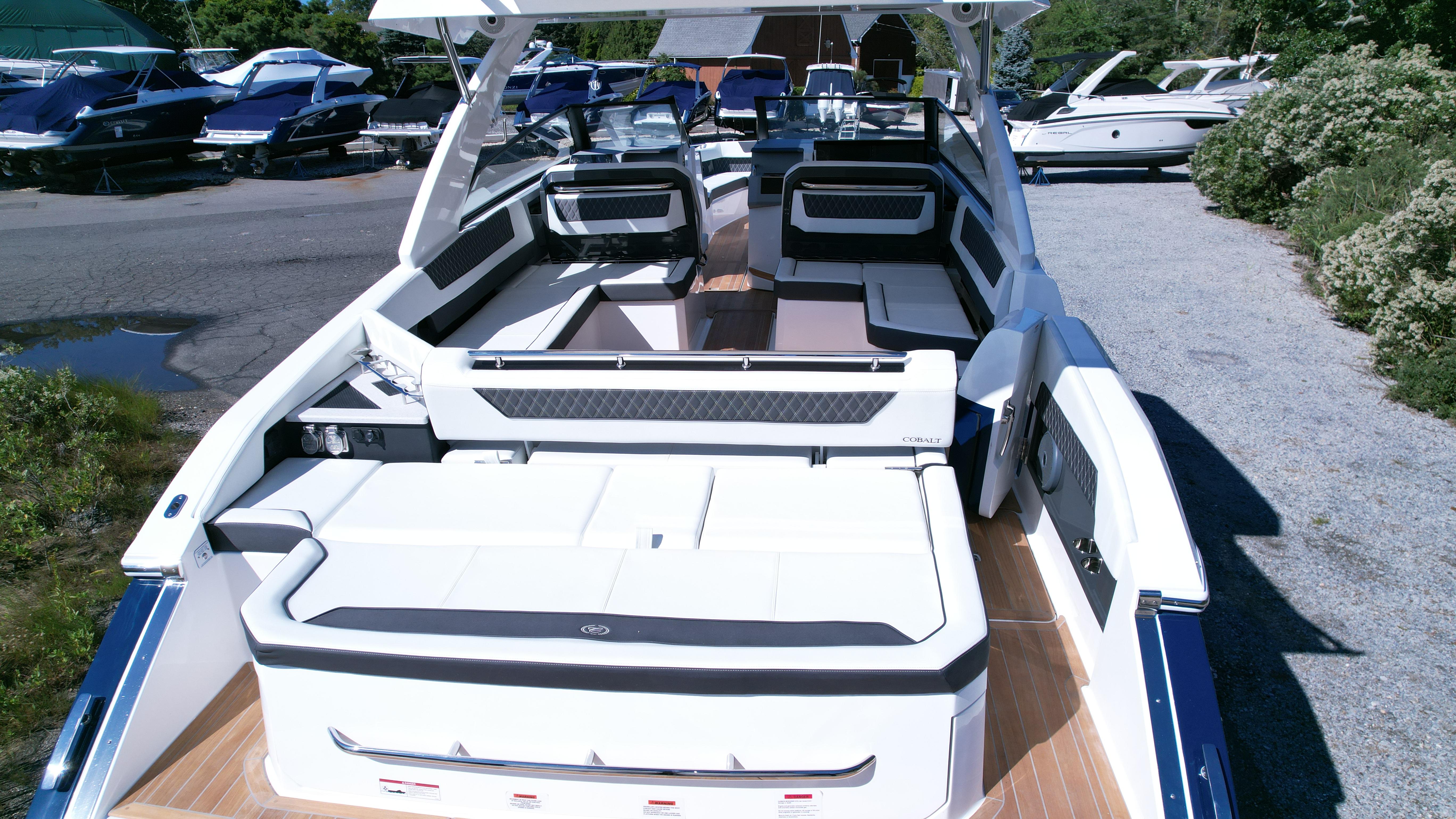 2024 Cobalt R35 Outboard Bowrider for sale - YachtWorld