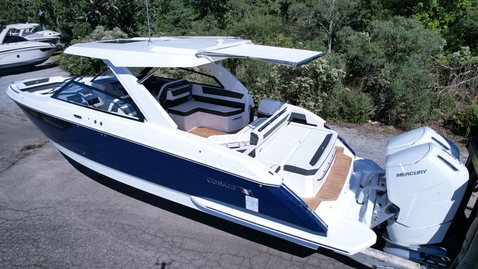 2024 Cobalt R35 Outboard Bowrider for sale - YachtWorld