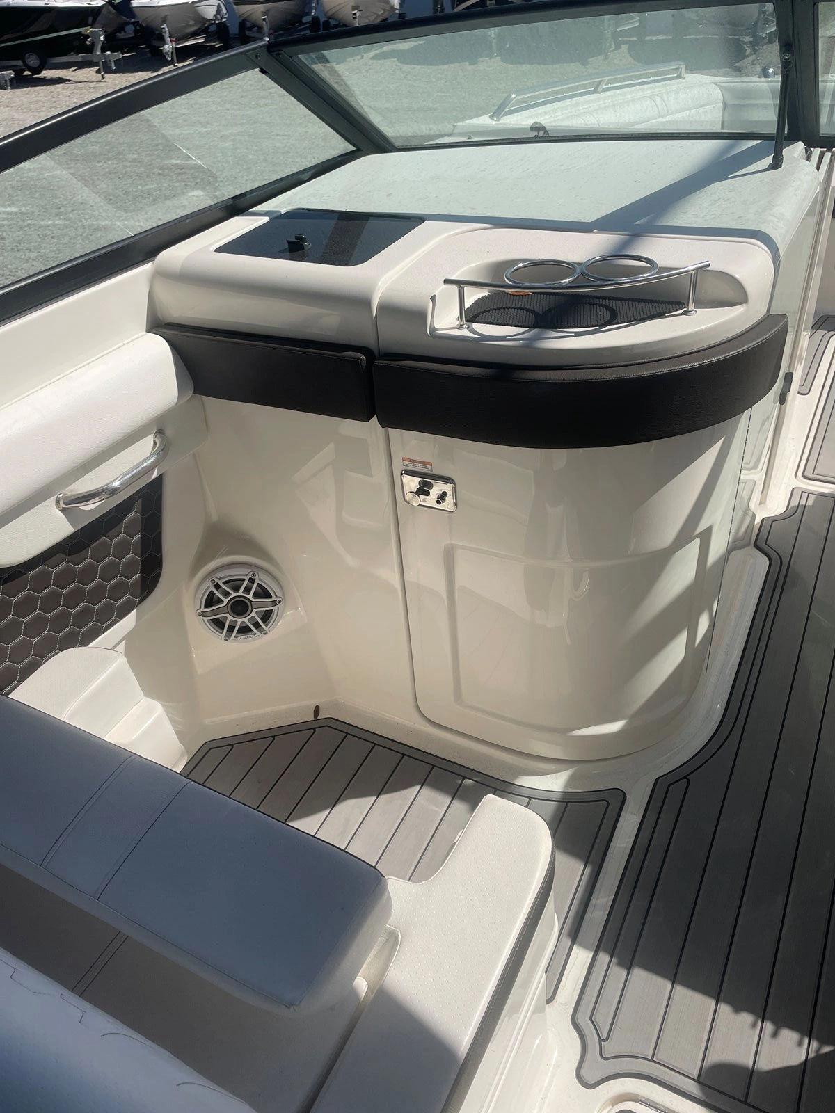 2019 Sea Ray 29 SDX OB Other for sale - YachtWorld