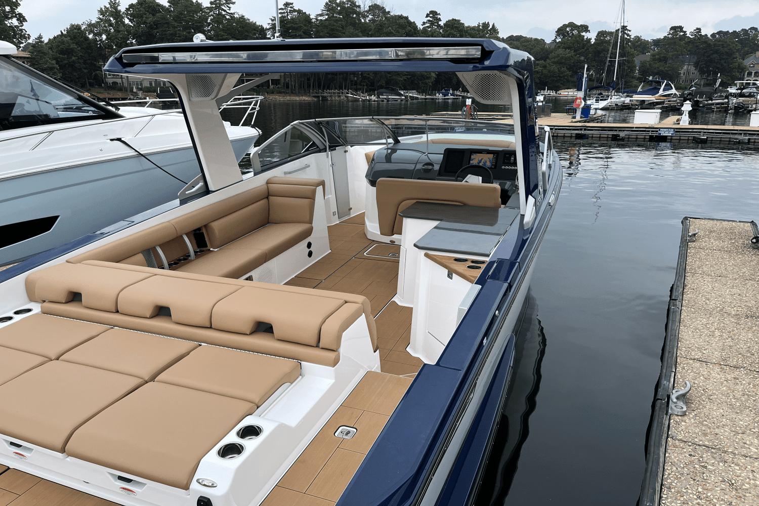 2024 Aviara AV32 Runabout for sale - YachtWorld