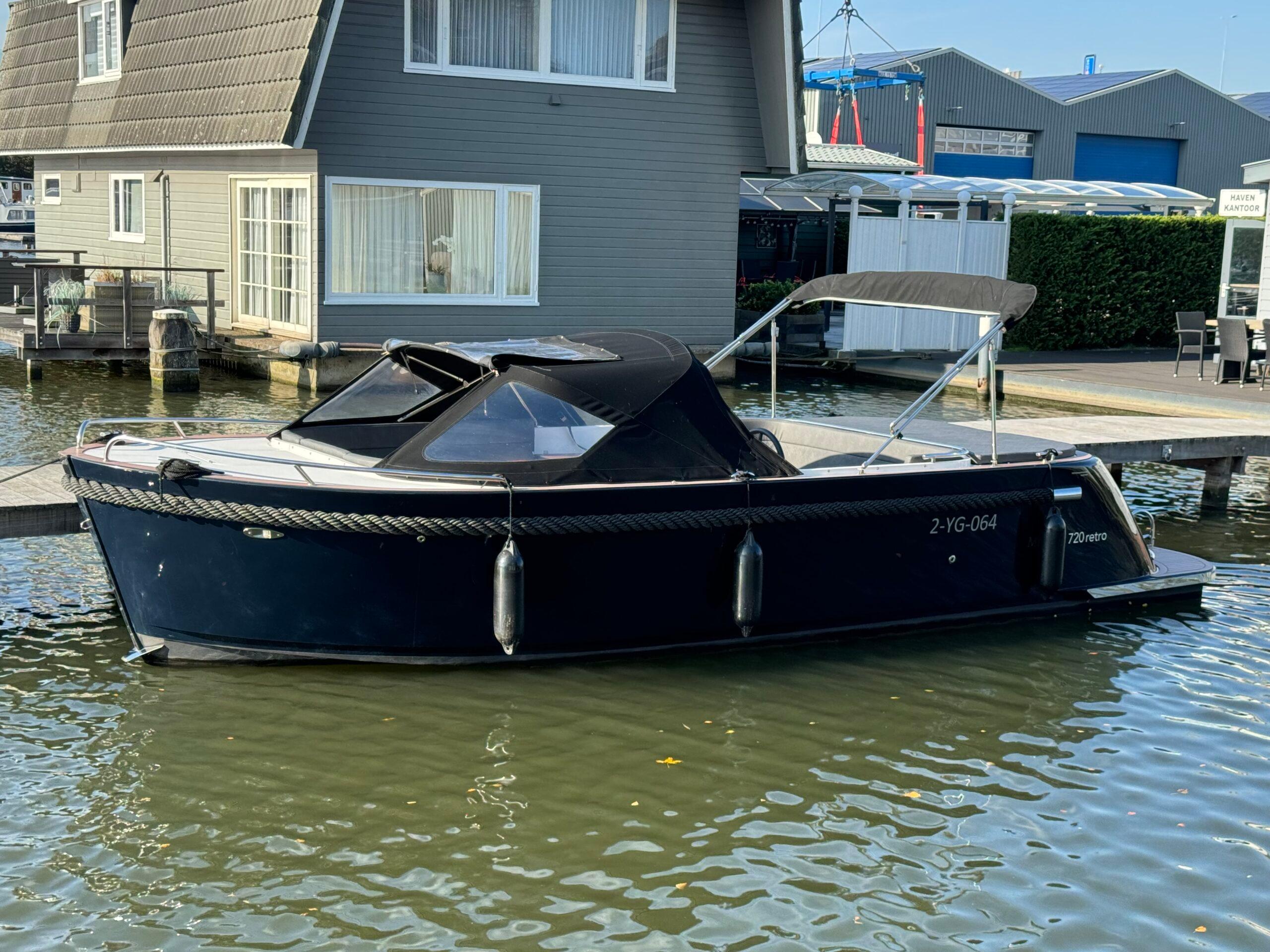 Maxima 720 retro (jong gebruikt) | 2022 | 24ft | Boatshop24