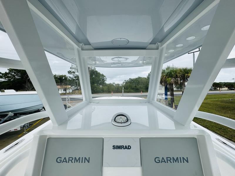 2024 Invincible 33' Catamaran Center Console for sale - YachtWorld
