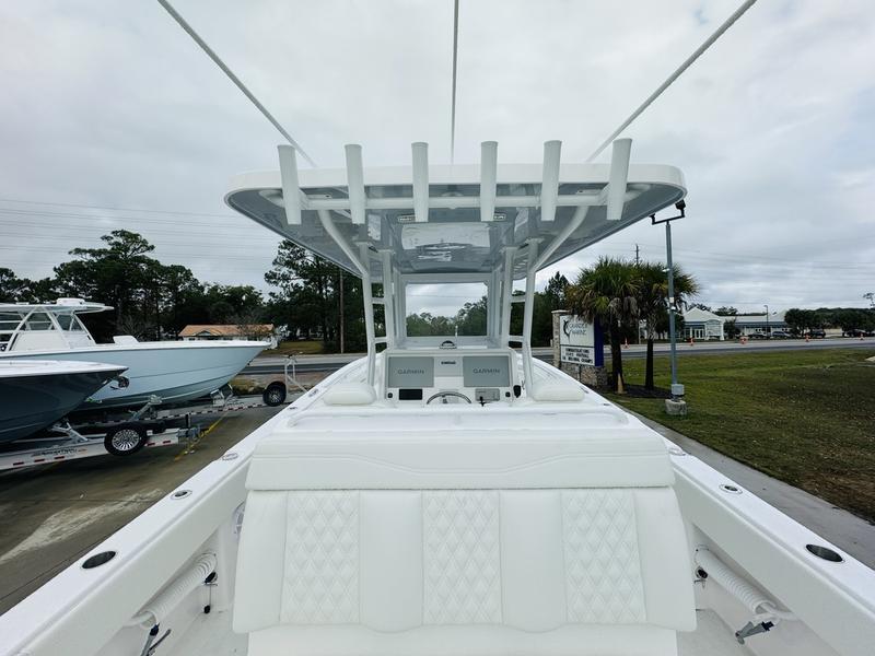 2024 Invincible 33' Catamaran Center Console for sale - YachtWorld