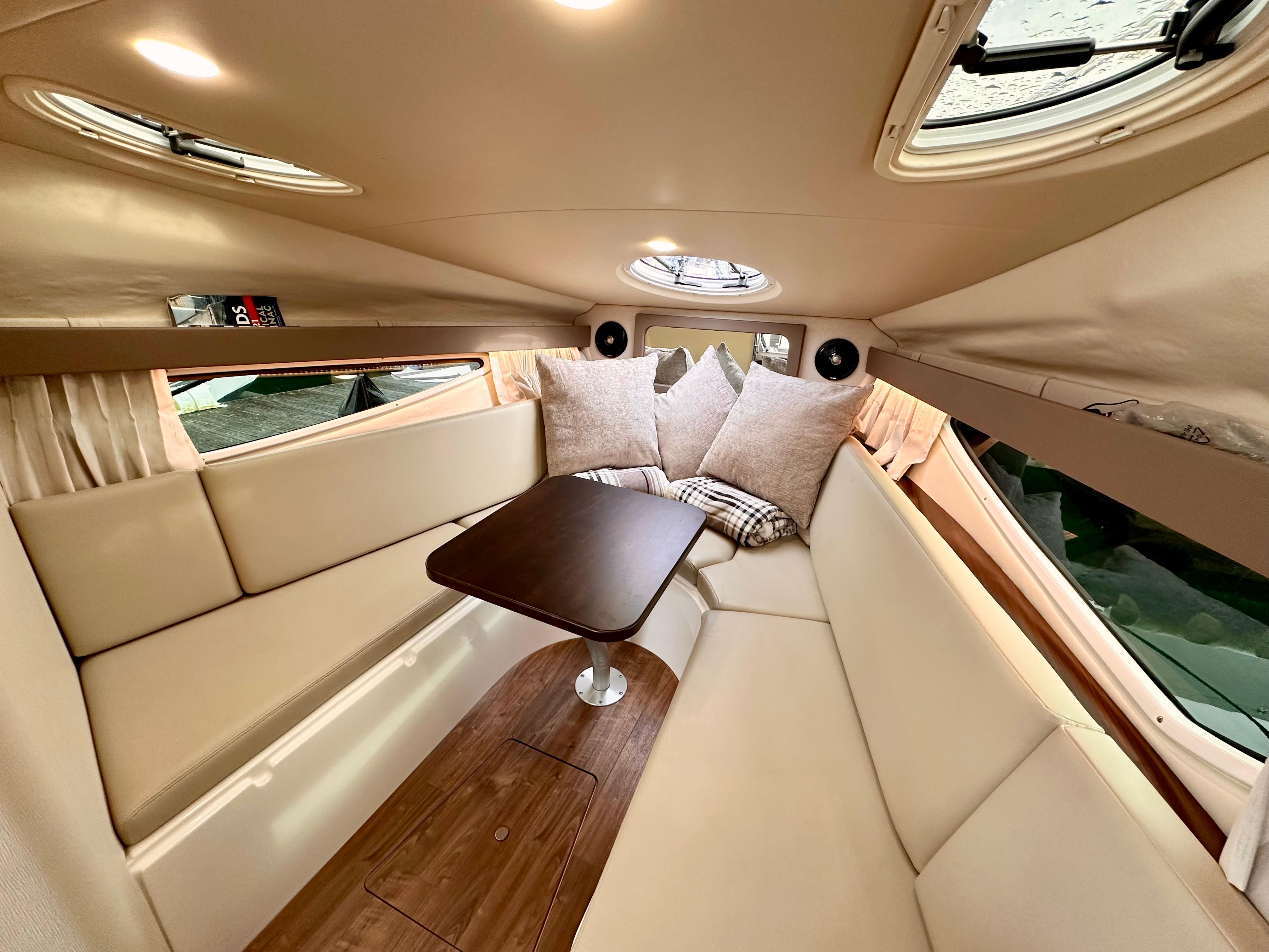 2018 Regal 28 Express Express Cruiser for sale - YachtWorld