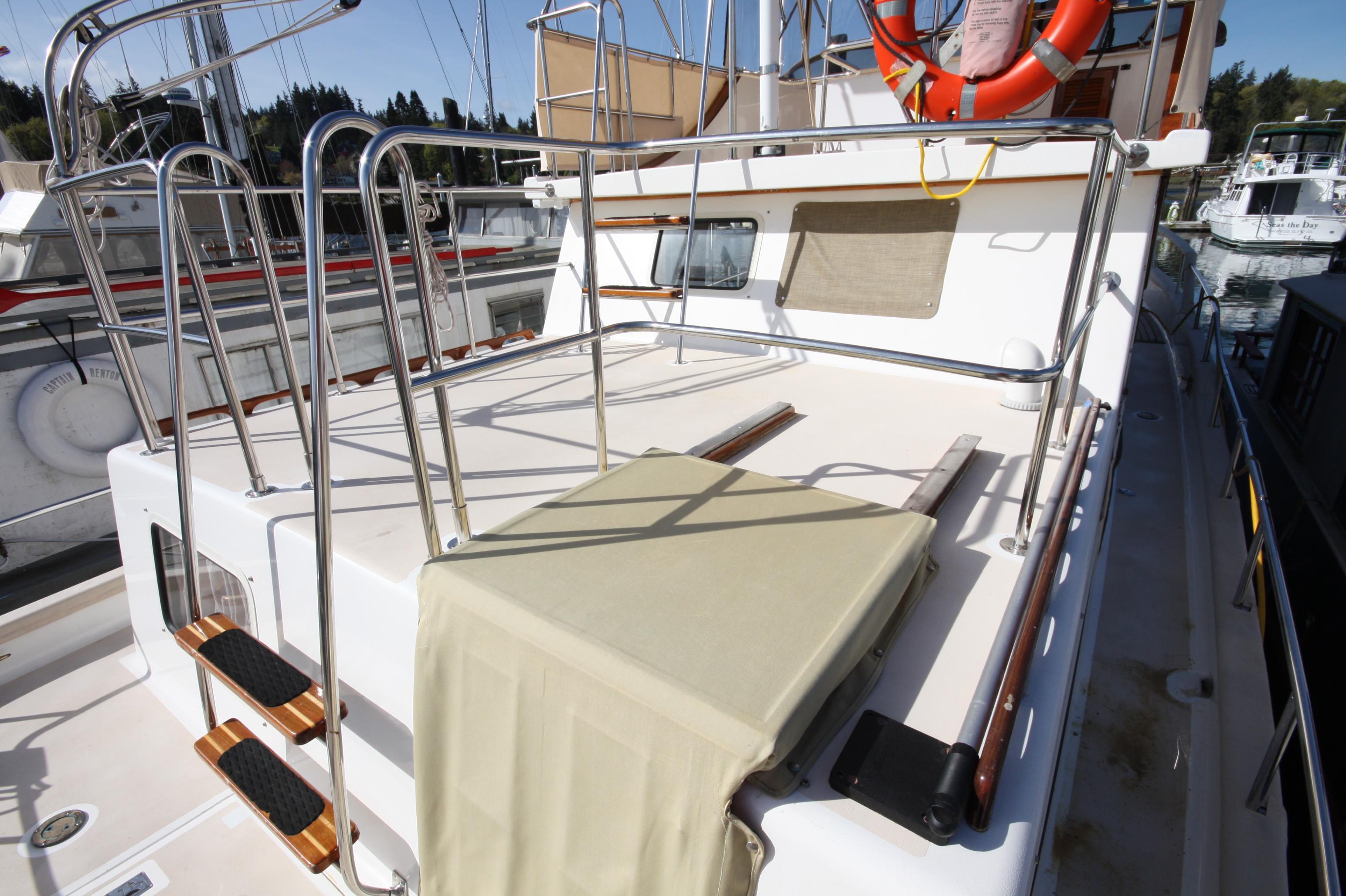 1980 Universal Marine 36 Trawler Kaufen - YachtWorld