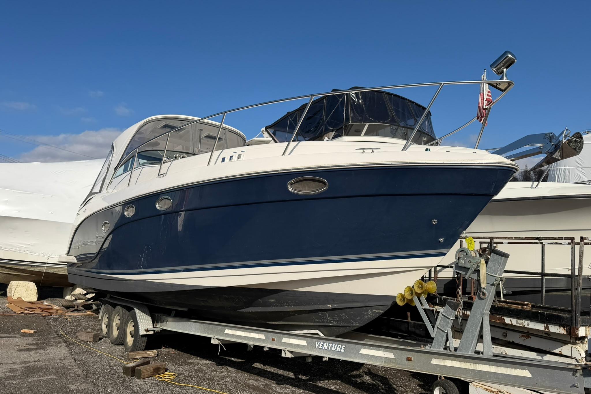 2007 Rinker 370 Express Cruiser Hard Top Motorcruiser Kaufen - YachtWorld
