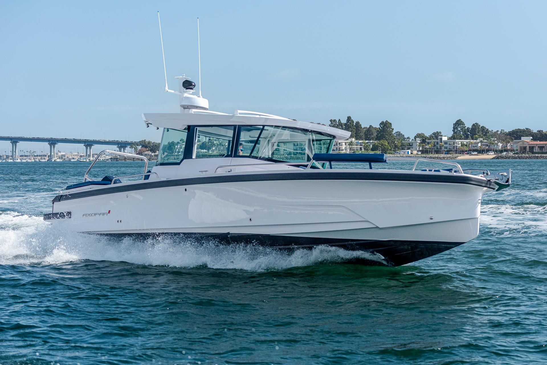 2025 Axopar 29XC Cross Cabin Aft Cabin Cruiser for sale - YachtWorld