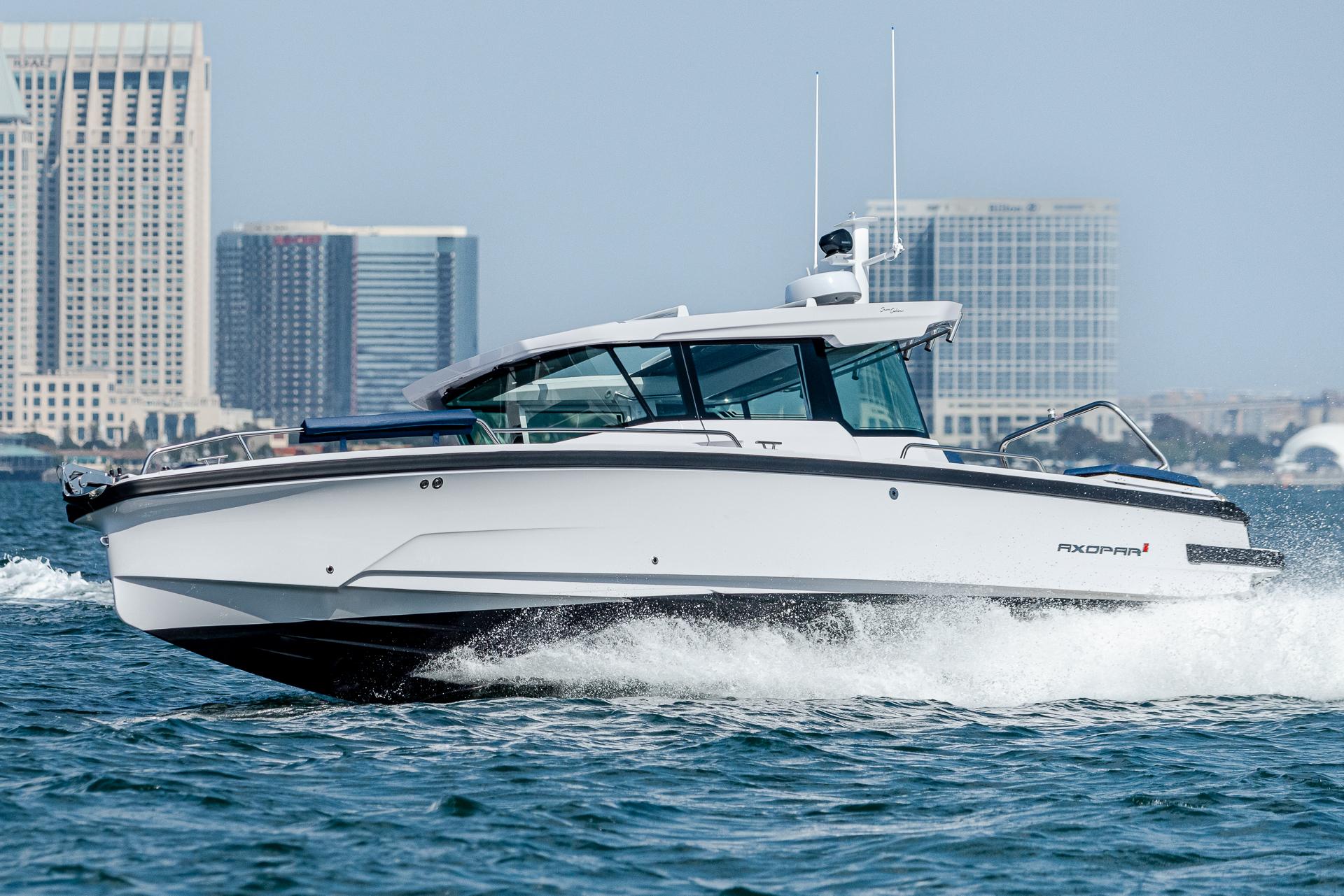 2025 Axopar 29XC Cross Cabin Aft Cabin Cruiser for sale - YachtWorld