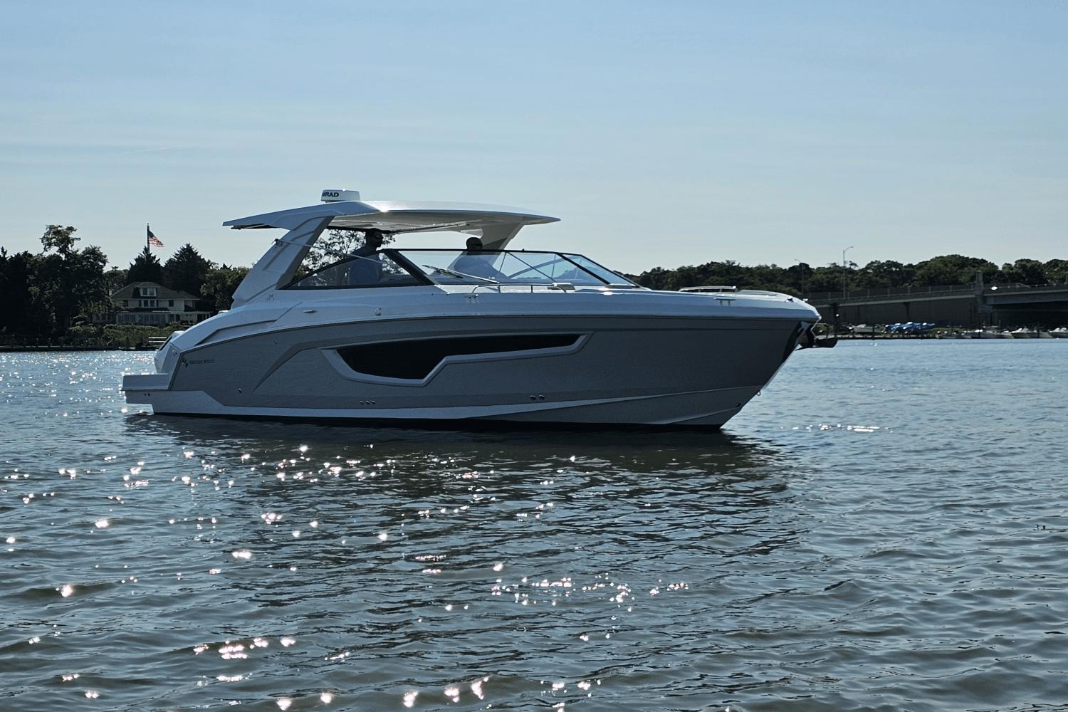 2024 Cruisers Yachts 34 GLS Outboard Cruiser for sale - YachtWorld