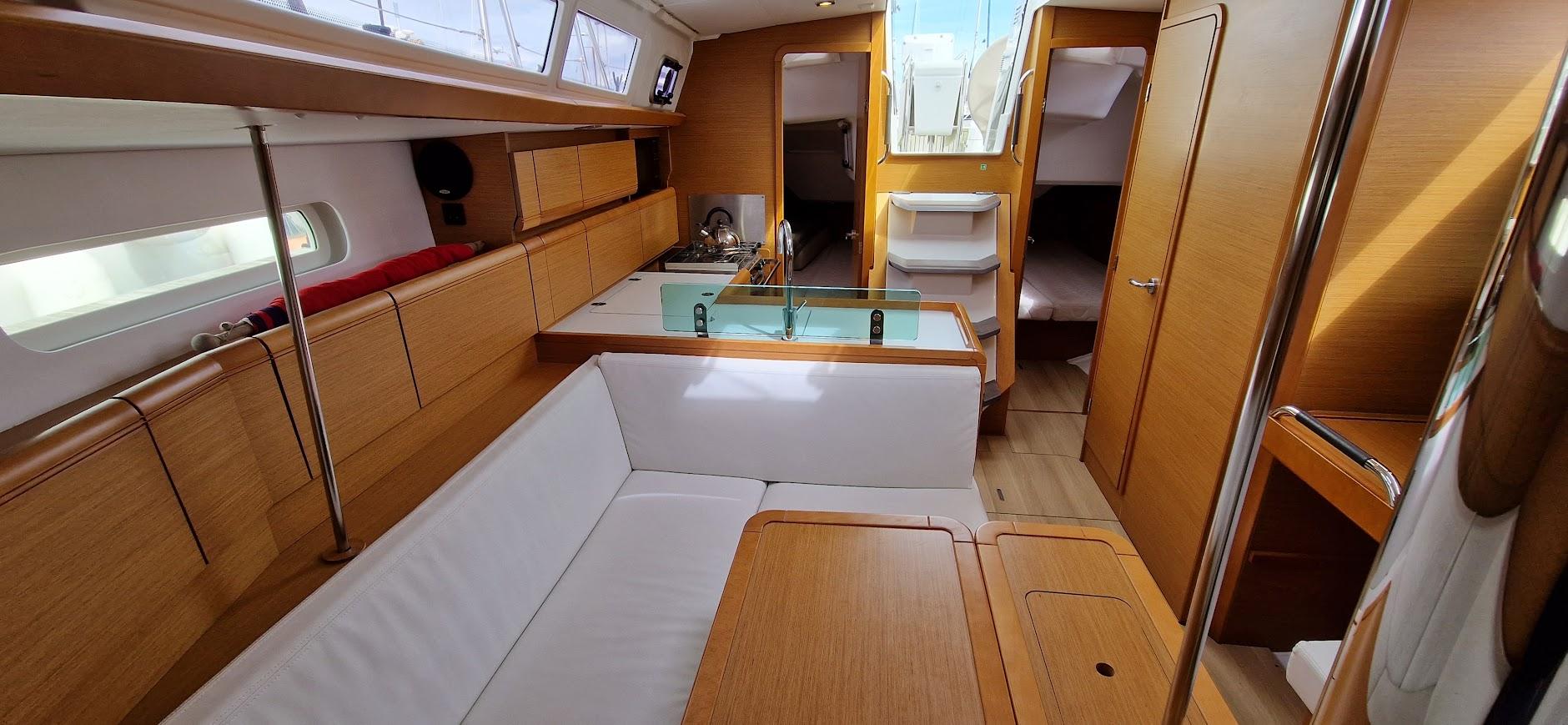 2016 Jeanneau Sun Odyssey 389 Cruceros (vela) en venta - YachtWorld