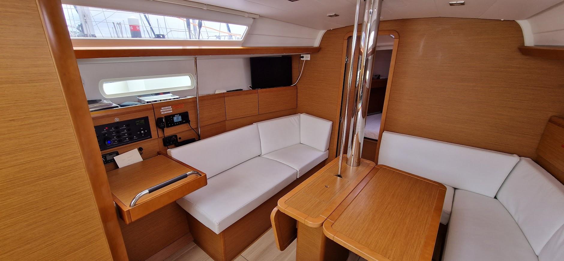 2016 Jeanneau Sun Odyssey 389 Kryssare till salu- YachtWorld