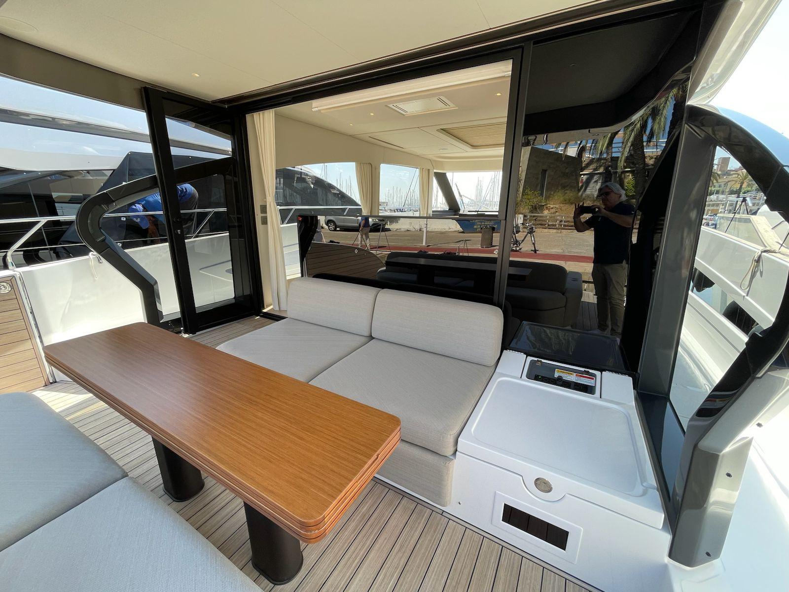 2025 Azimut Seadeck 6 Sports Cruiser for sale - YachtWorld