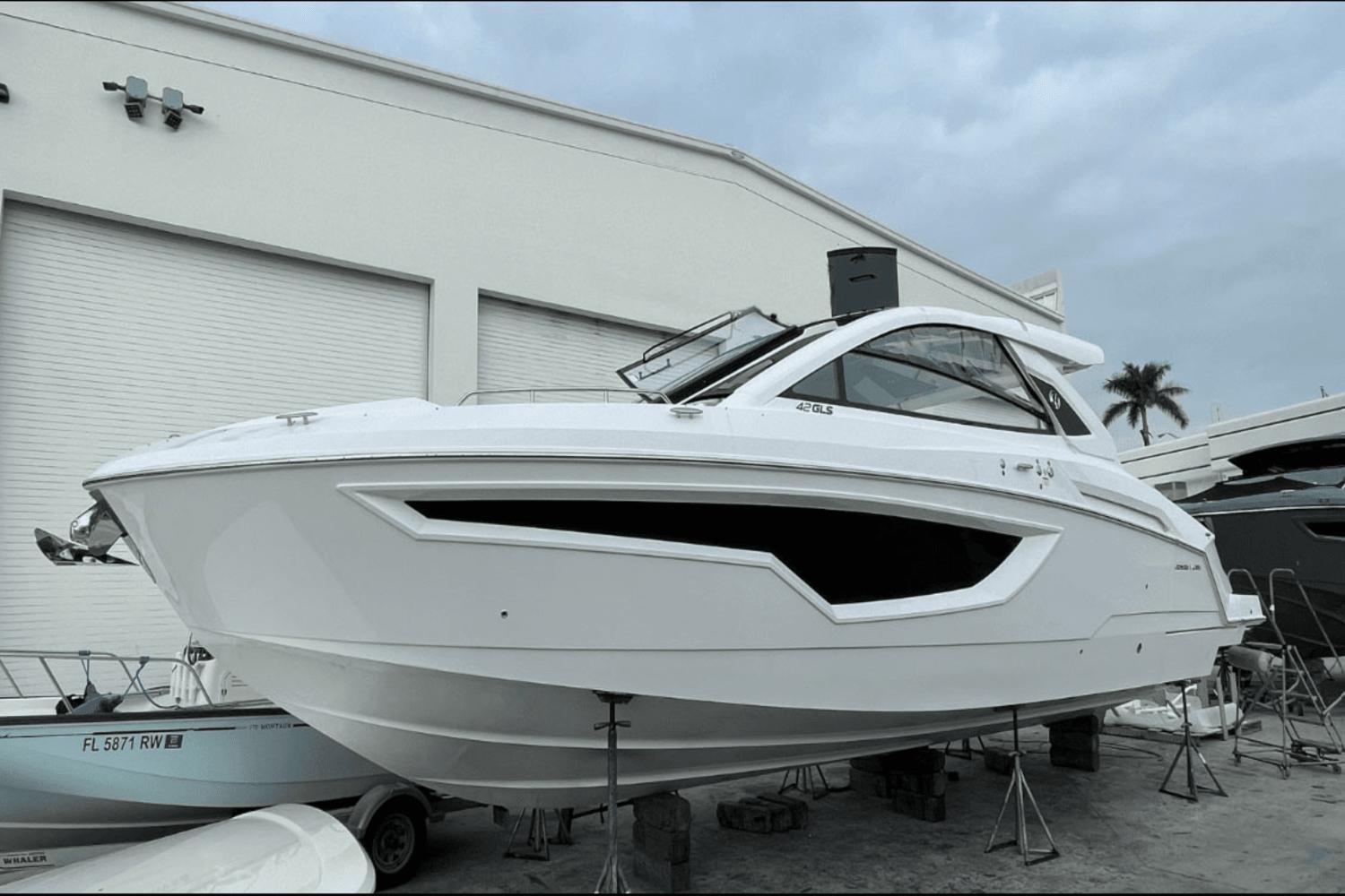2024 Cruisers Yachts 42 GLS Outboard Cruiser for sale - YachtWorld