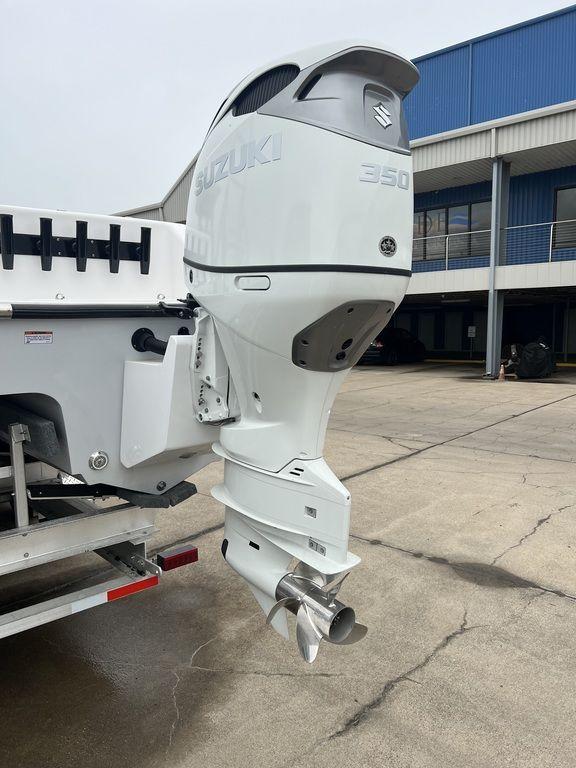 2023 Twin Vee 340 Center Console GFX Barche a console centrale in ...