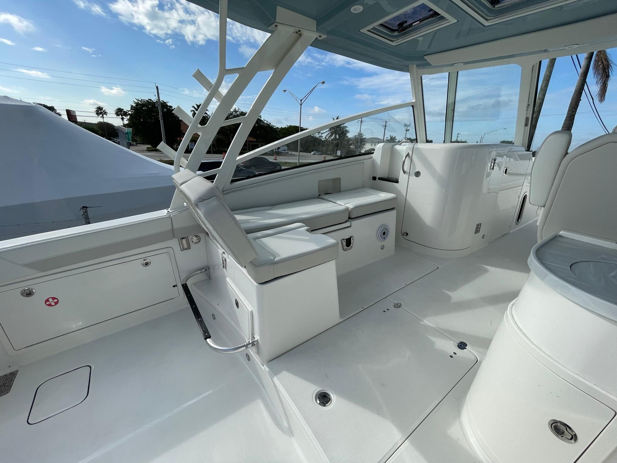 2024 World Cat 325 DC Dual Console for sale - YachtWorld