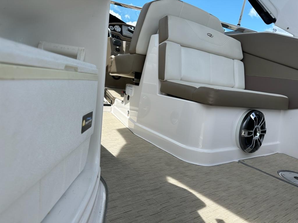 2017 Regal 28 Express Express Cruiser for sale - YachtWorld