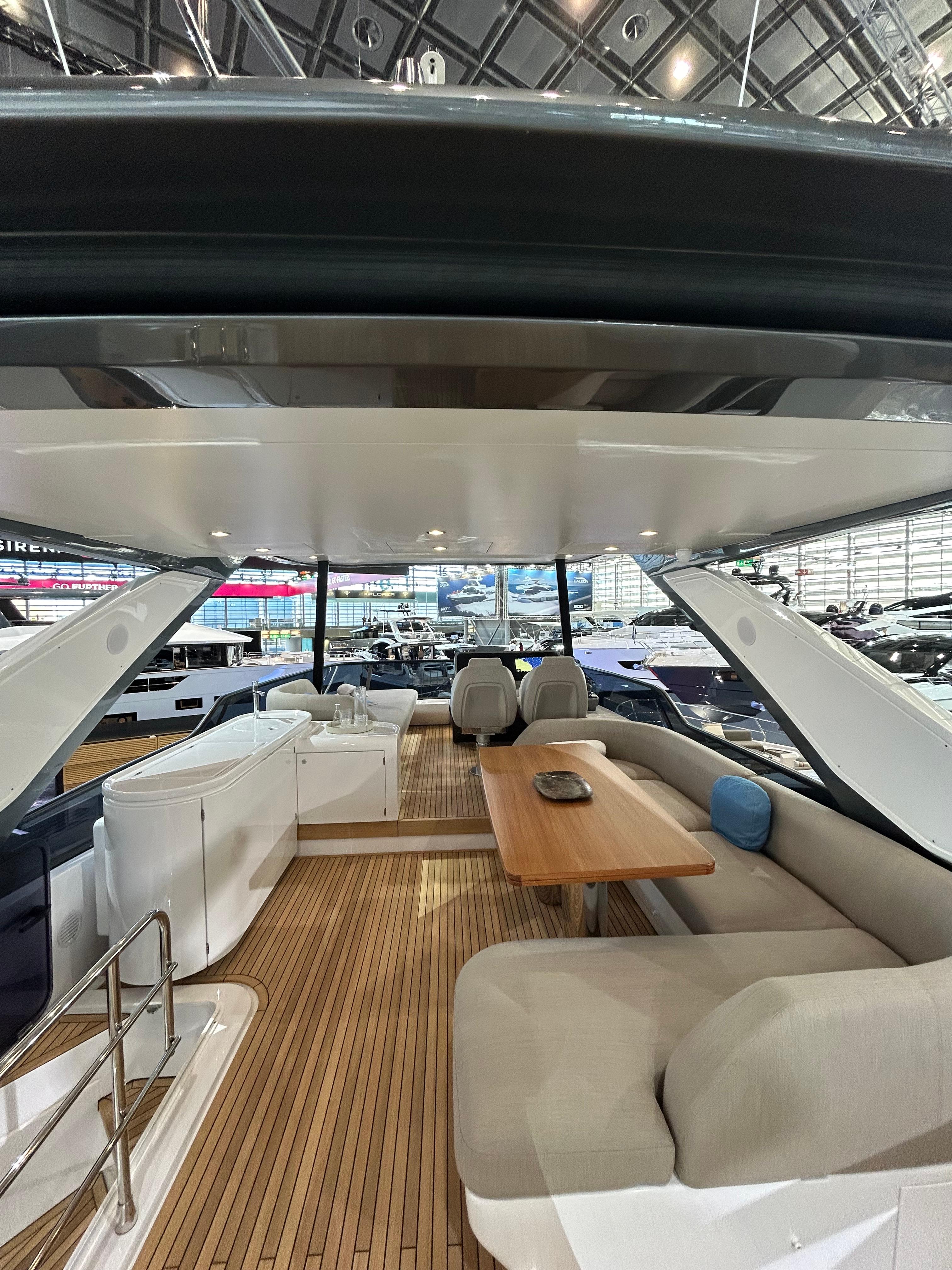 2025 Azimut Fly 68 Bateaux flybridge à vendre - YachtWorld