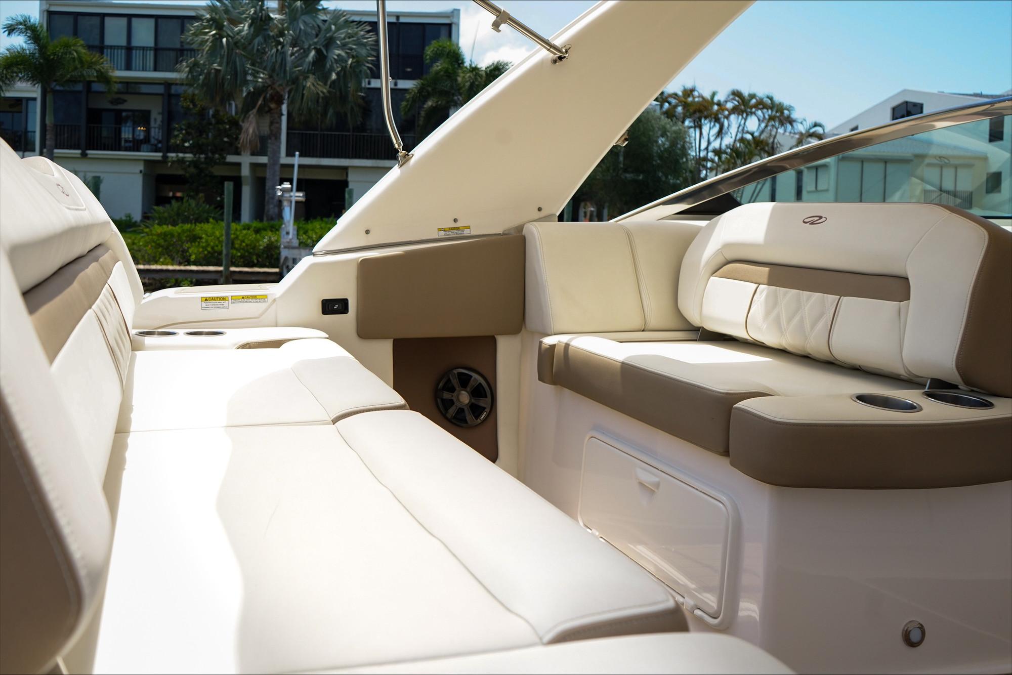 2018 Regal 33 XO Cruiser for sale - YachtWorld