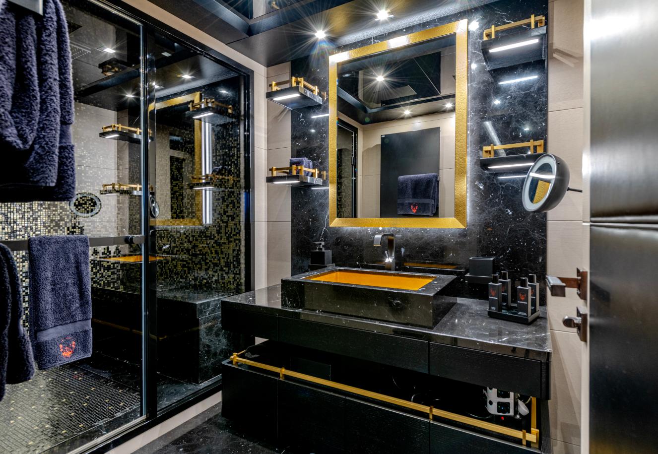 Black Legend Yates a motor Mangusta en venta - YachtWorld