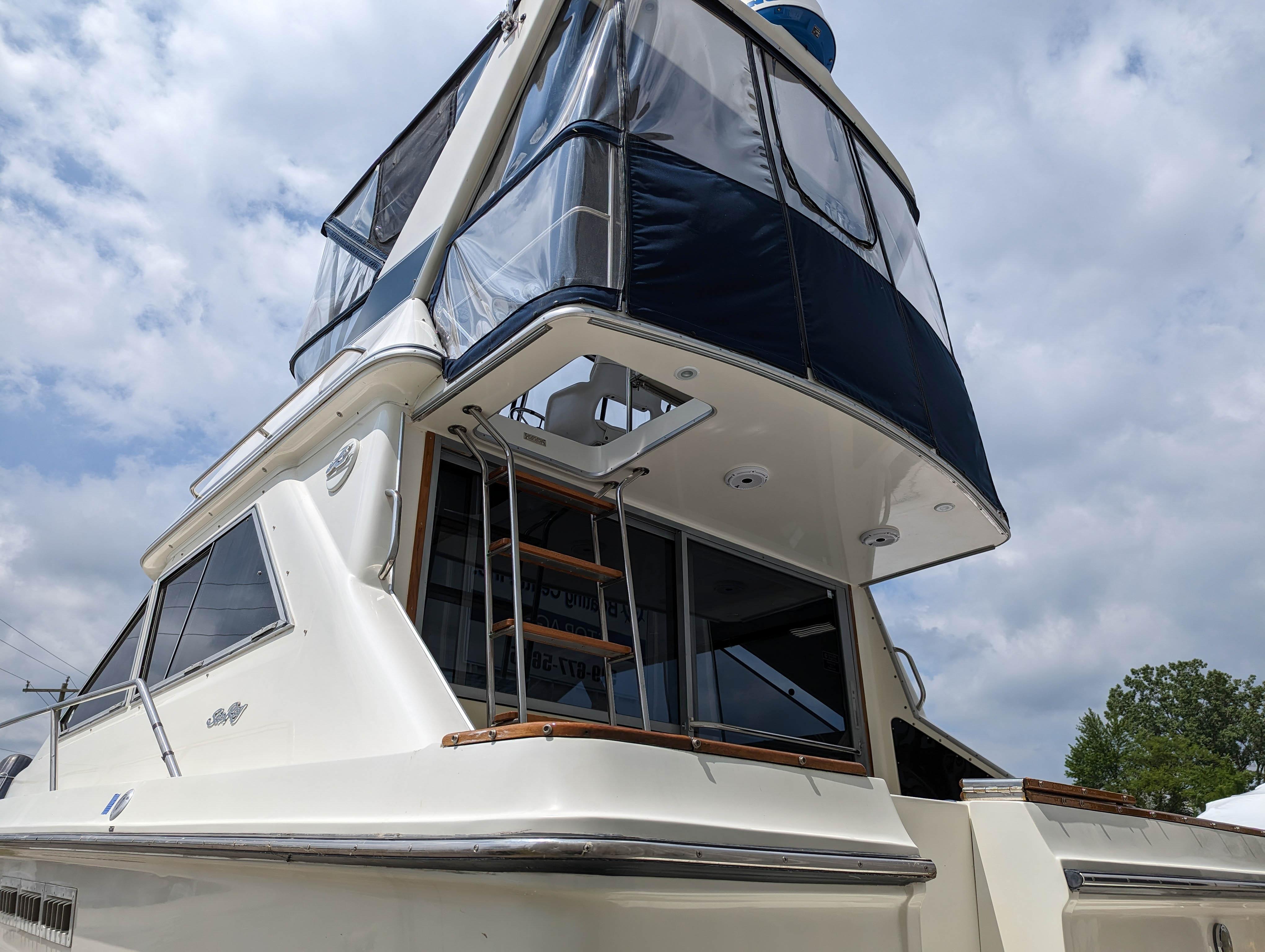 1989 Sea Ray 340 Sedan Bridge Flybridge for sale - YachtWorld