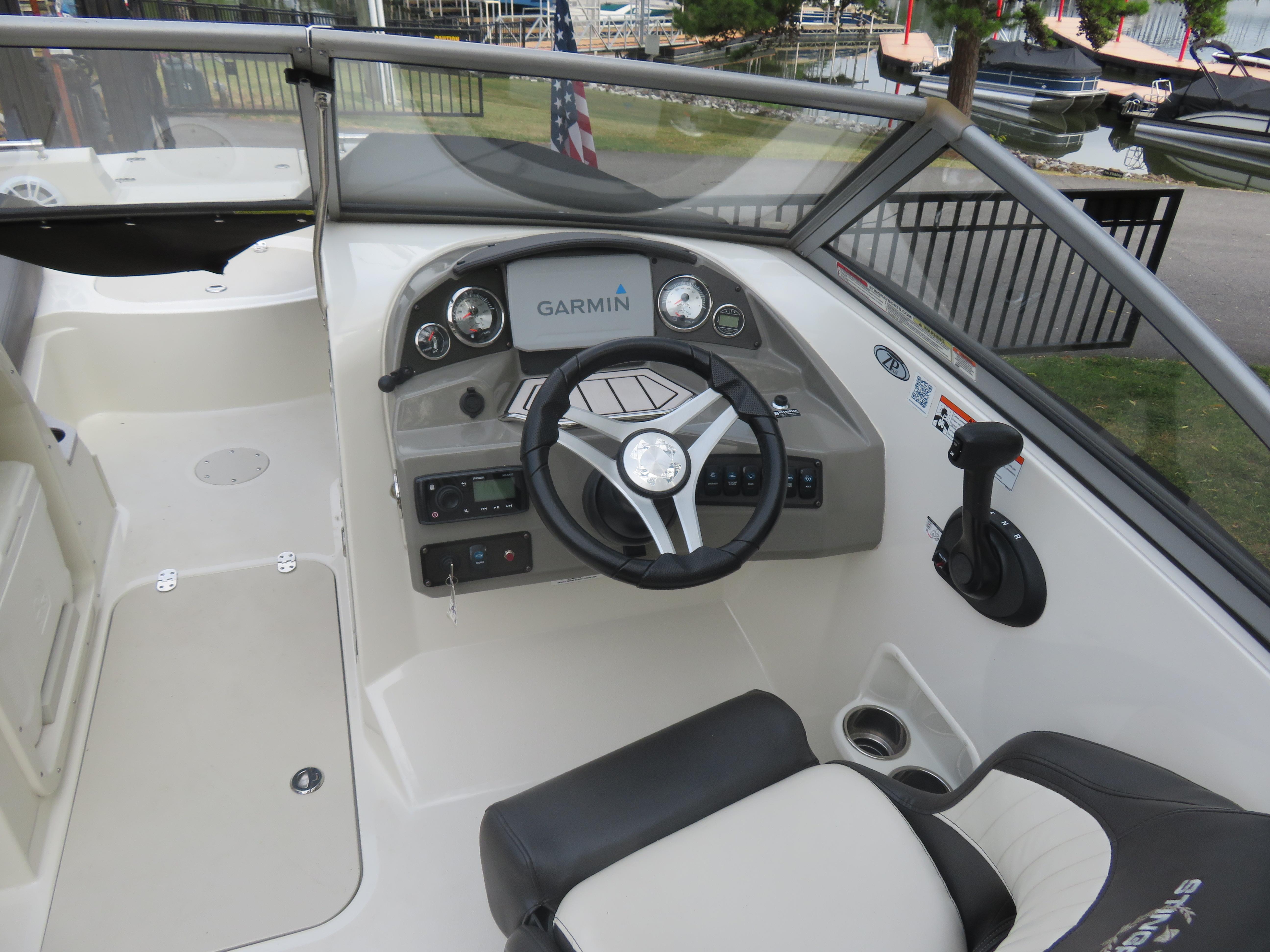 2019 Stingray 201 DS Däckbåtar till salu- YachtWorld