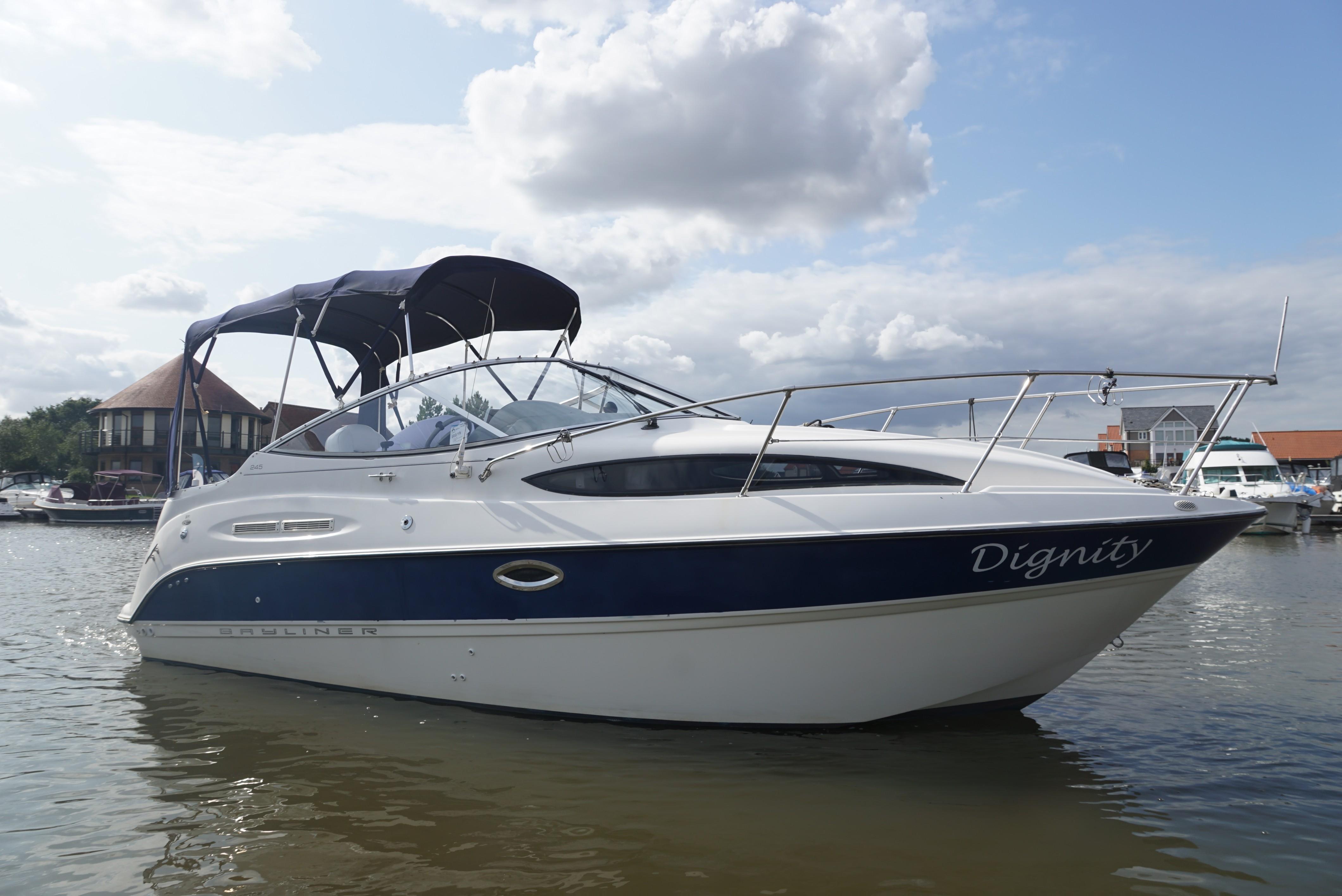 2009 Bayliner 245 Sunbridge Motorcruiser Kaufen - YachtWorld