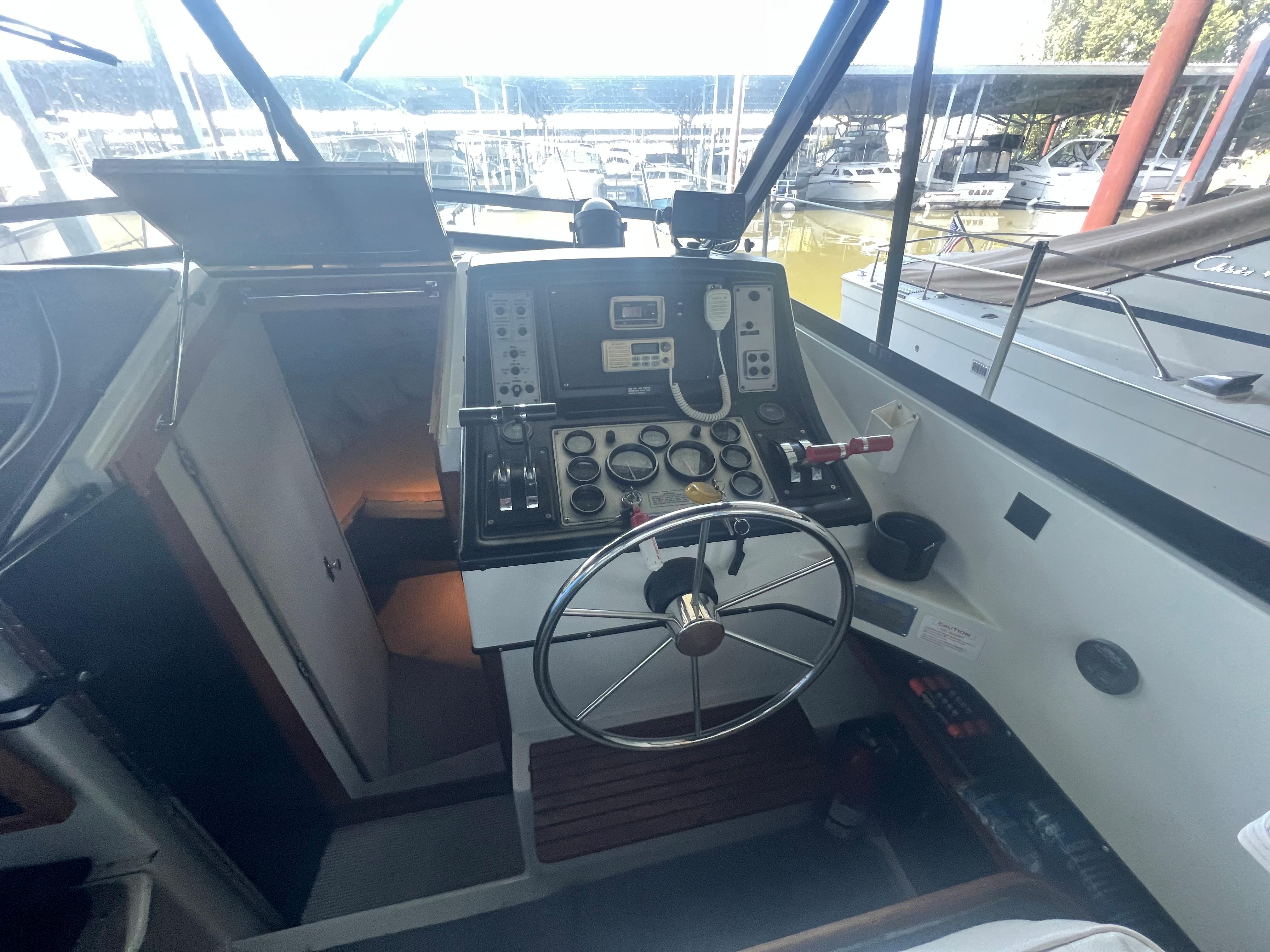 1989 Carver 2807 Riviera Sedan-Boot Kaufen - YachtWorld
