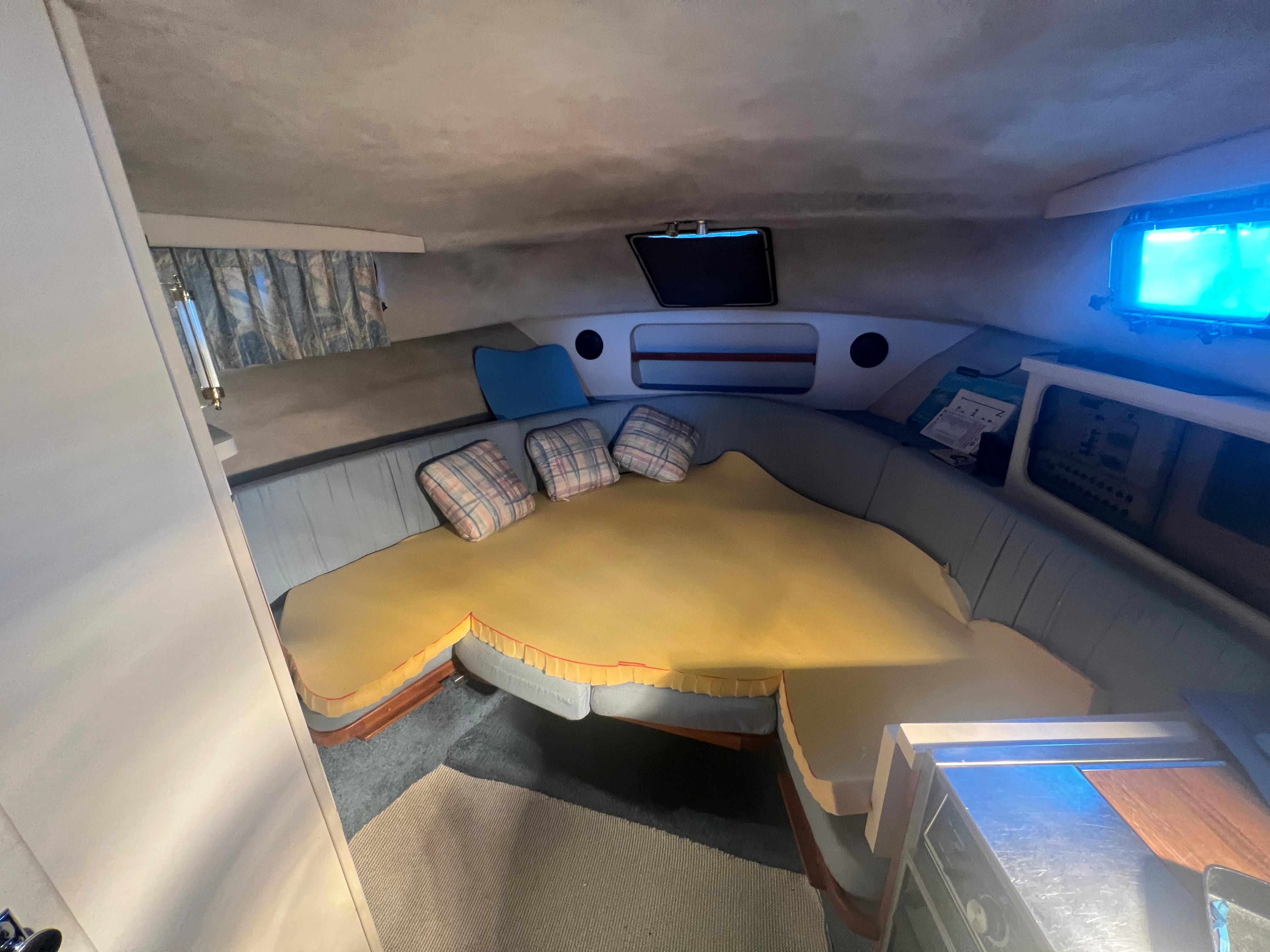 1989 Carver 2807 Riviera Sedan-Boot Kaufen - YachtWorld