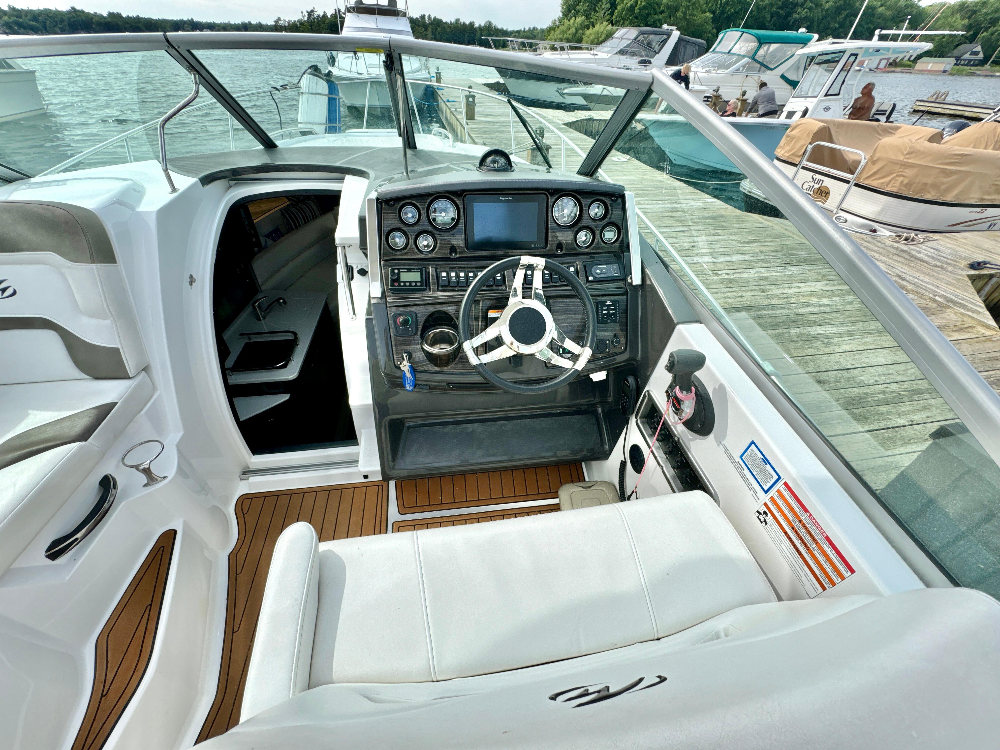 2019 Monterey 295 Sport Yacht Cruiser for sale - YachtWorld