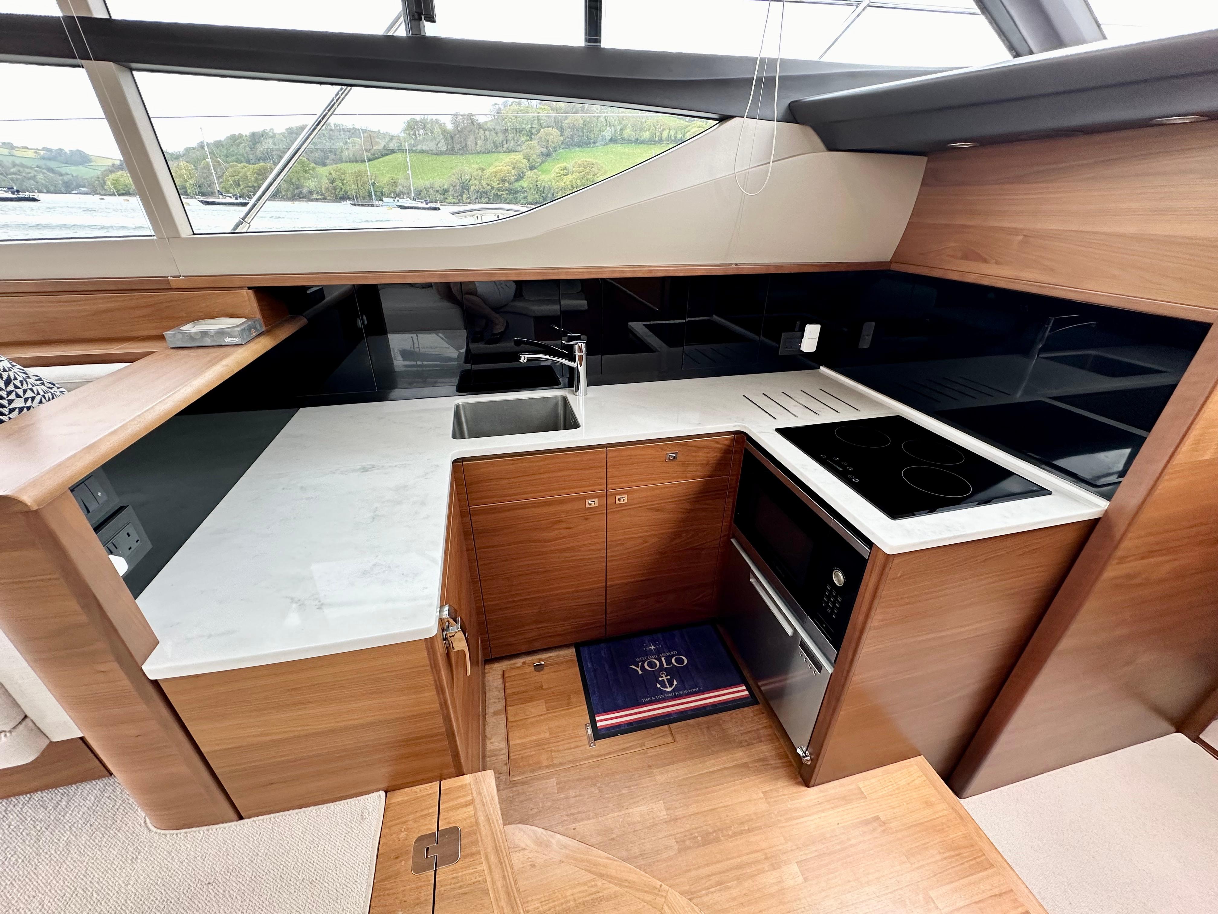 2017 Princess 43 Yläohjaamo myytävät - YachtWorld