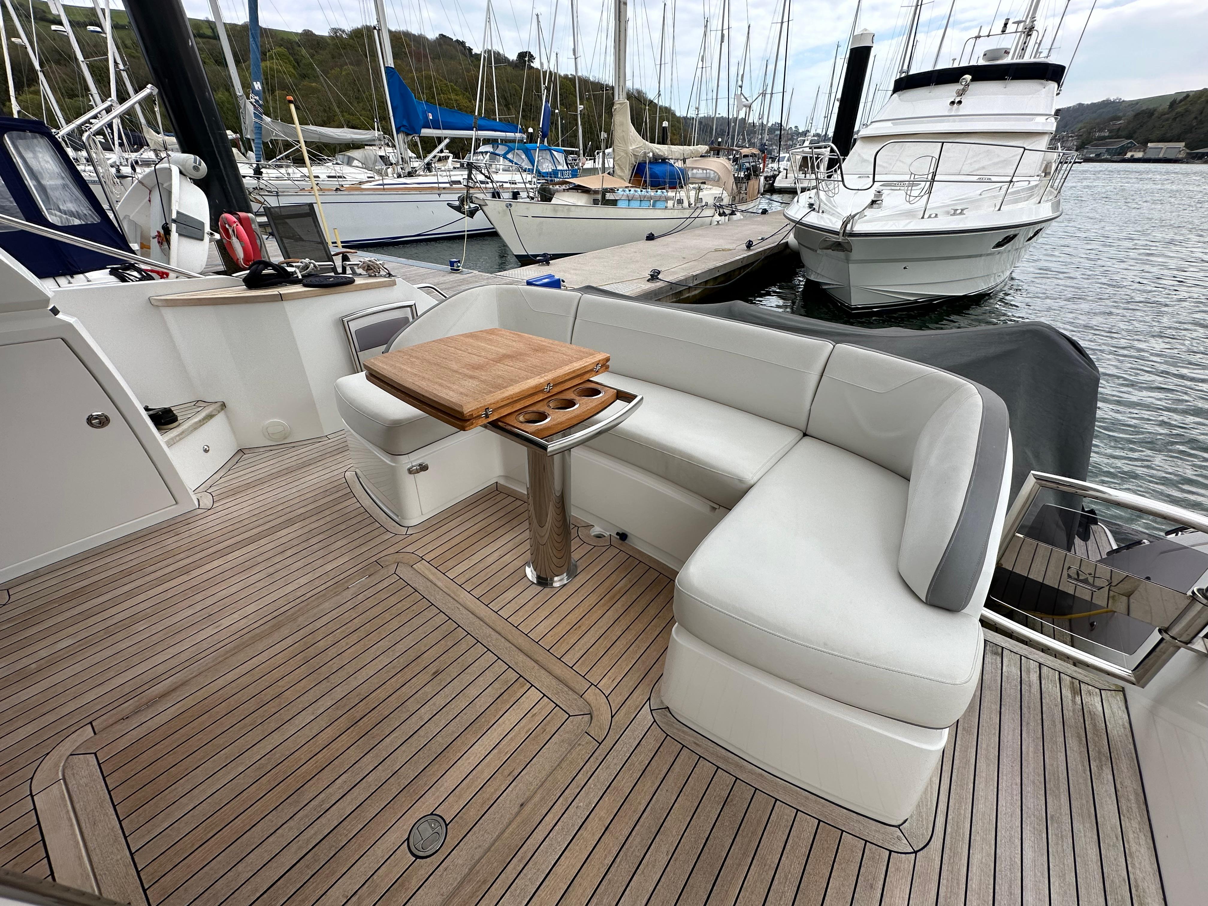 2017 Princess 43 Yläohjaamo myytävät - YachtWorld