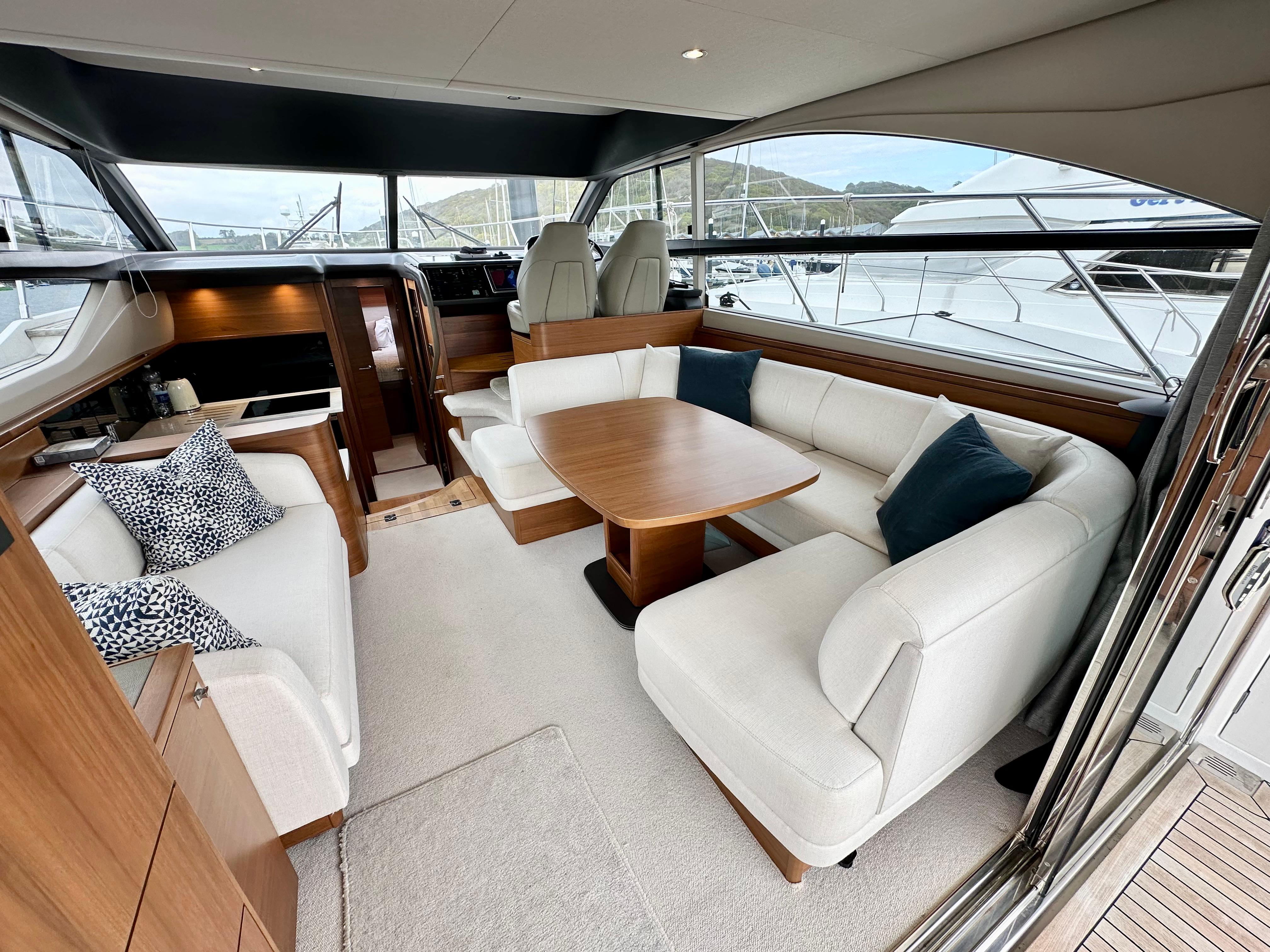 2017 Princess 43 Yläohjaamo myytävät - YachtWorld