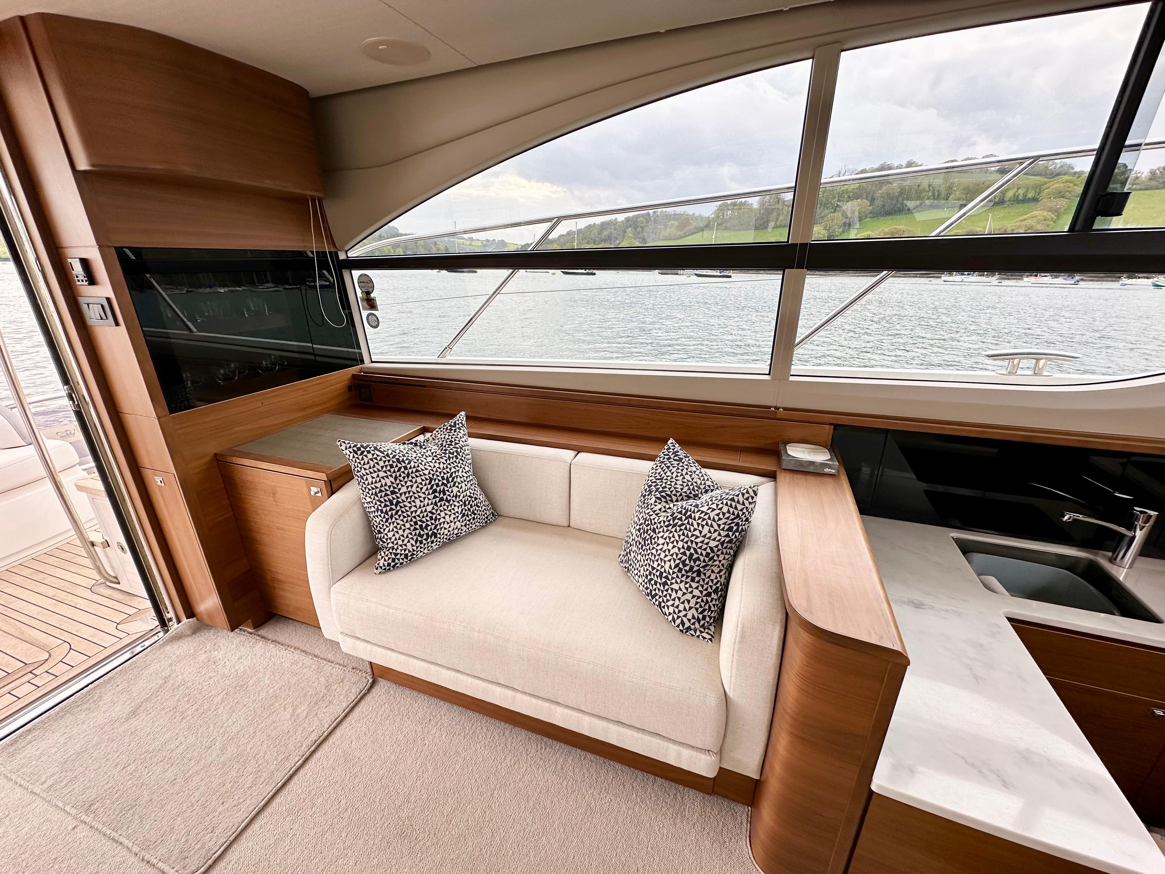 2017 Princess 43 Yläohjaamo myytävät - YachtWorld