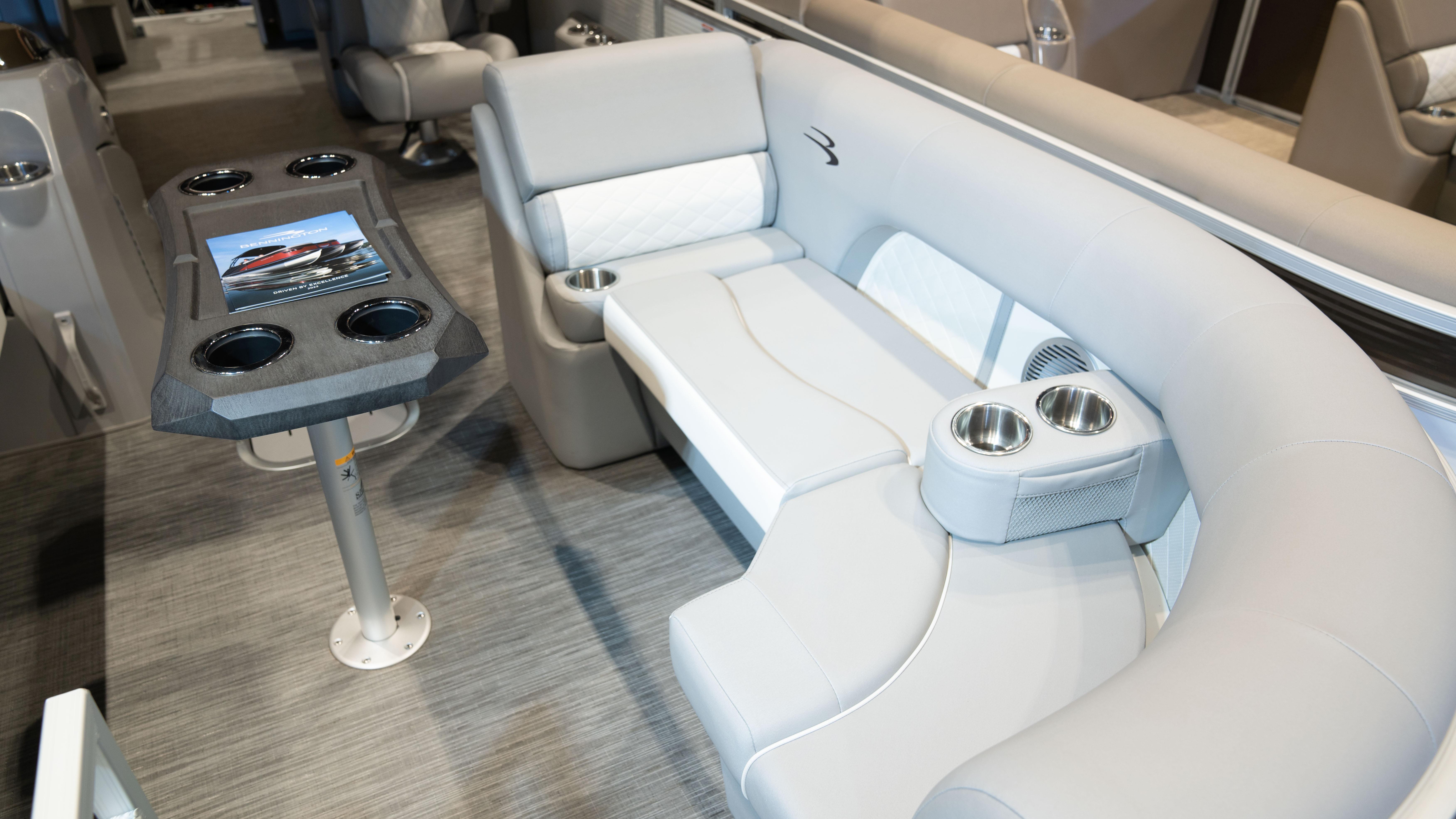 2023 Bennington L 24 Stern Lounge Pontoon for sale - YachtWorld