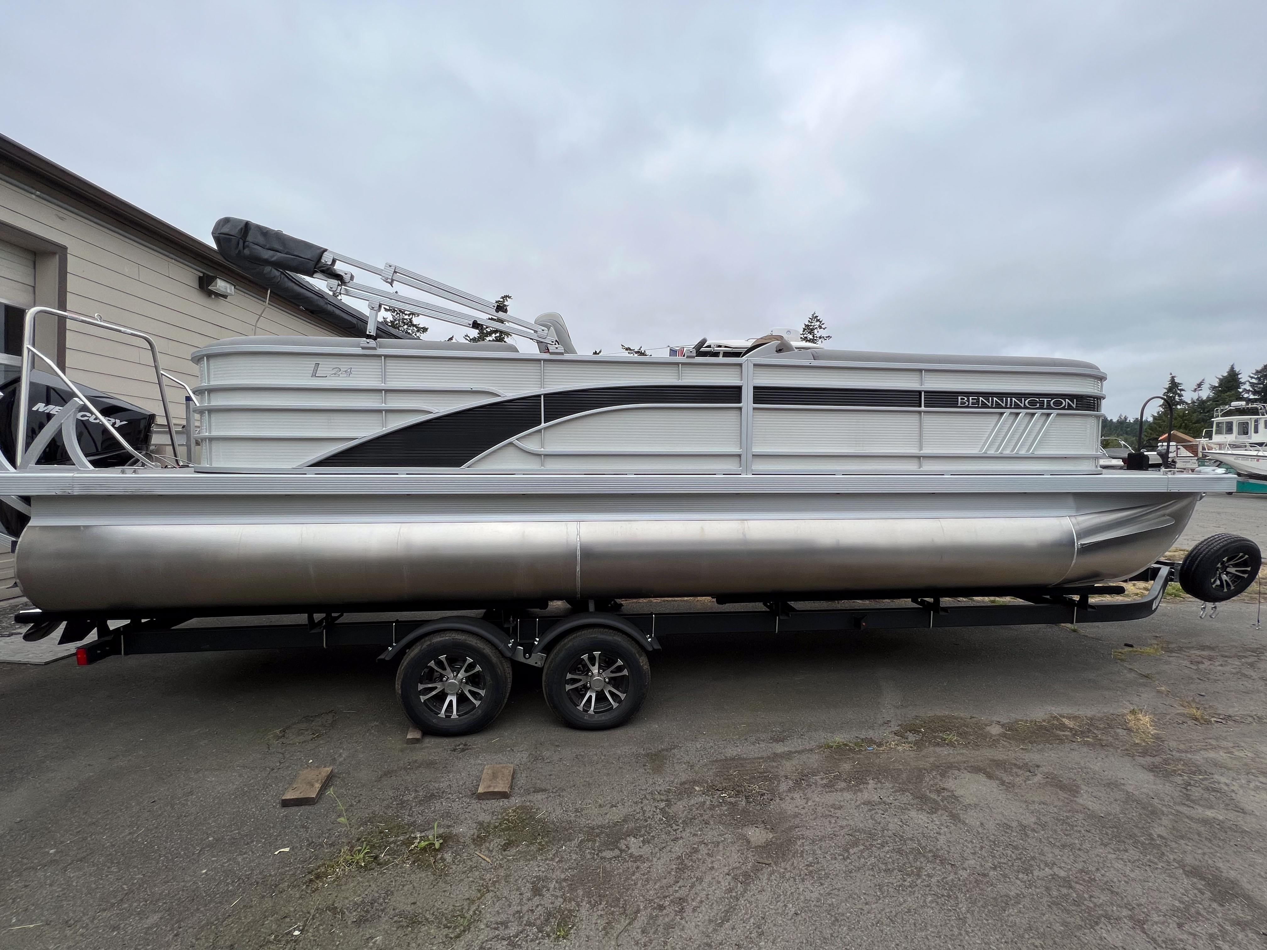 2023 Bennington L 24 Stern Lounge Pontoon for sale - YachtWorld