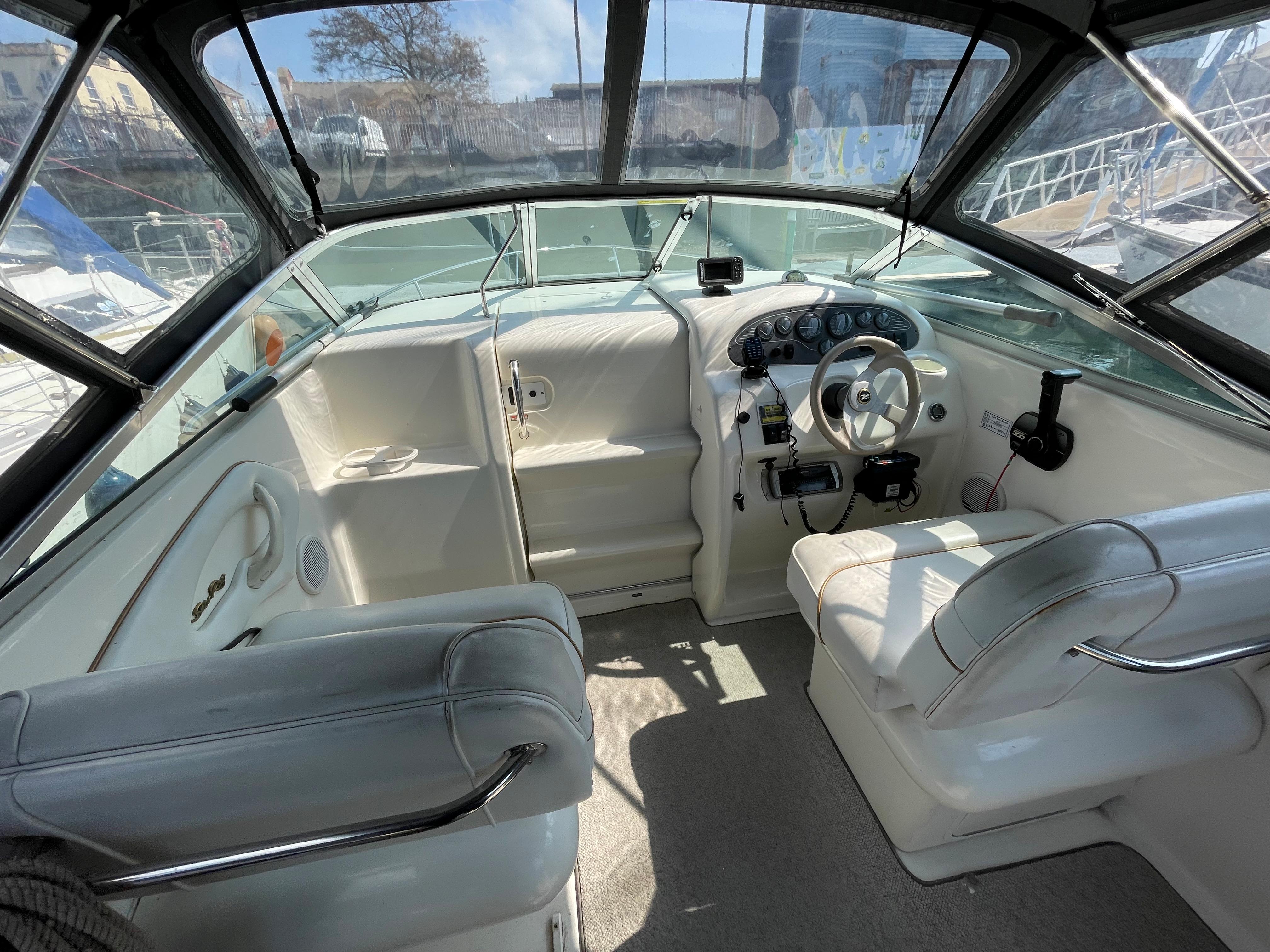 1998 Sea Ray 215 Express Cruiser Sportboot Kaufen - YachtWorld