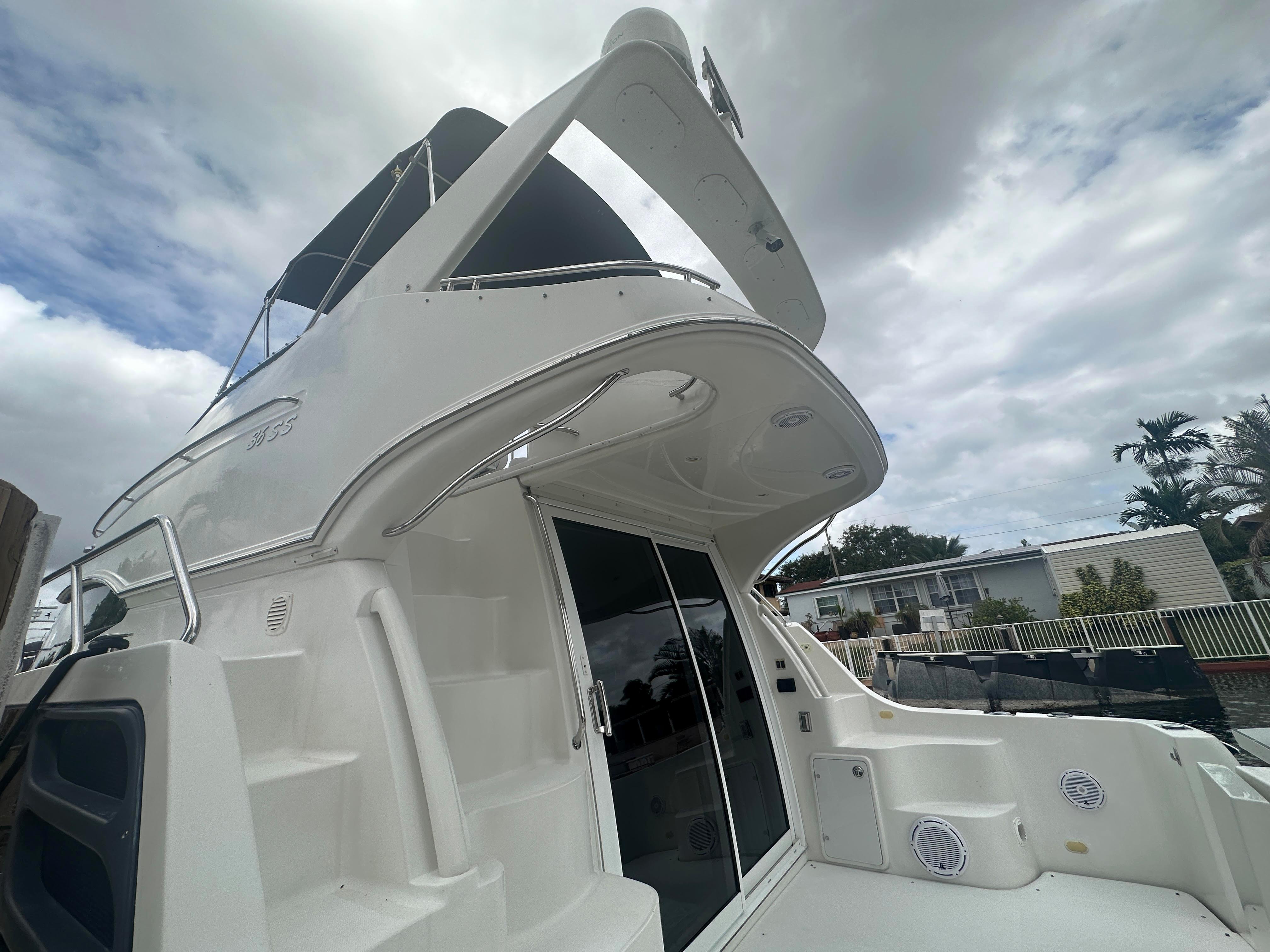 2005 Carver 36 Super Sport Motor Yachts for sale - YachtWorld