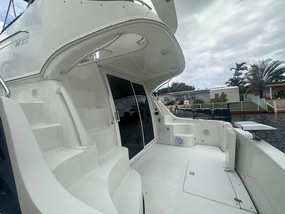 2005 Carver 36 Super Sport Motor Yachts for sale - YachtWorld