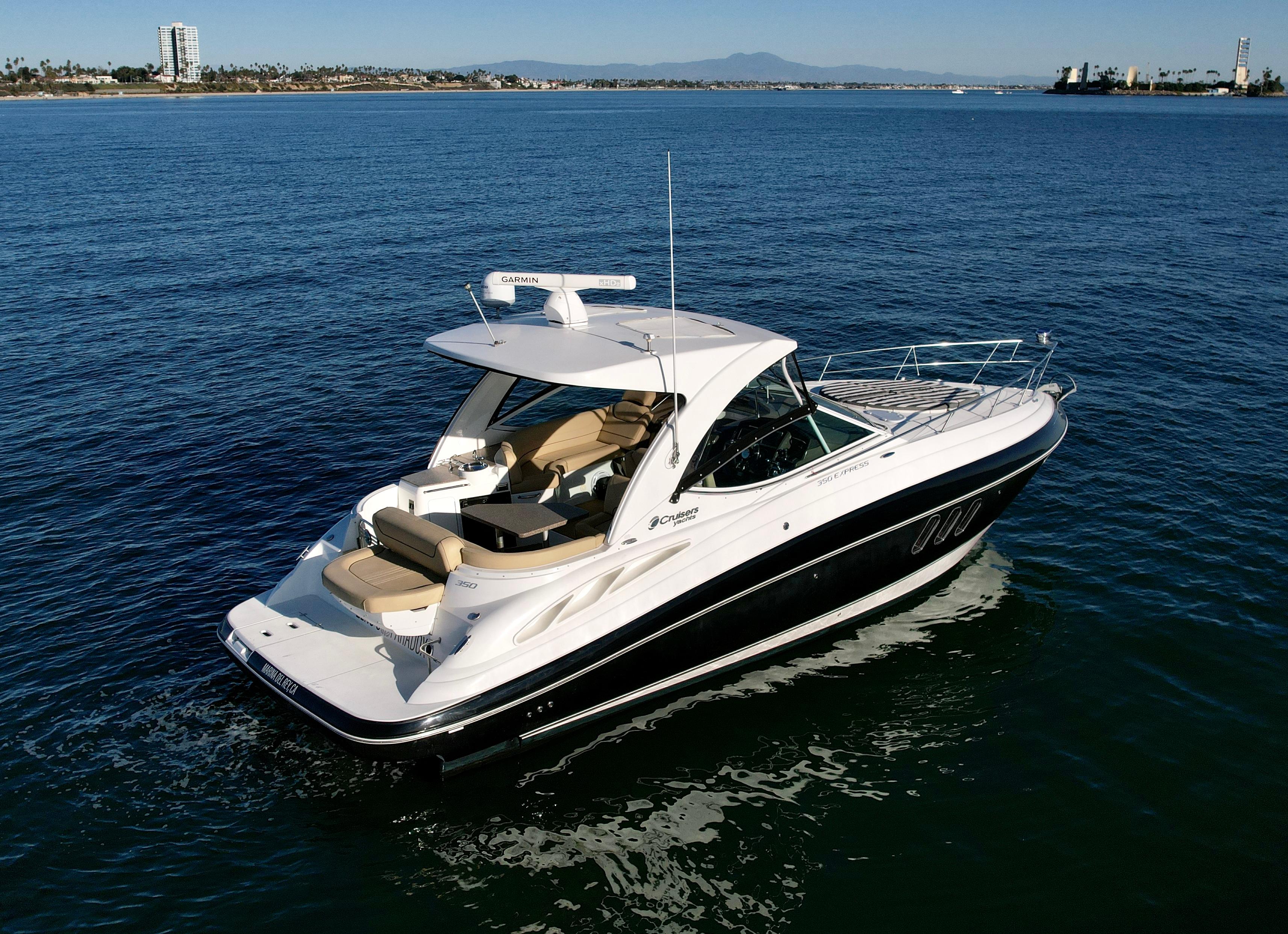2012 Cruisers Yachts 35 Express Express Cruiser for sale - YachtWorld