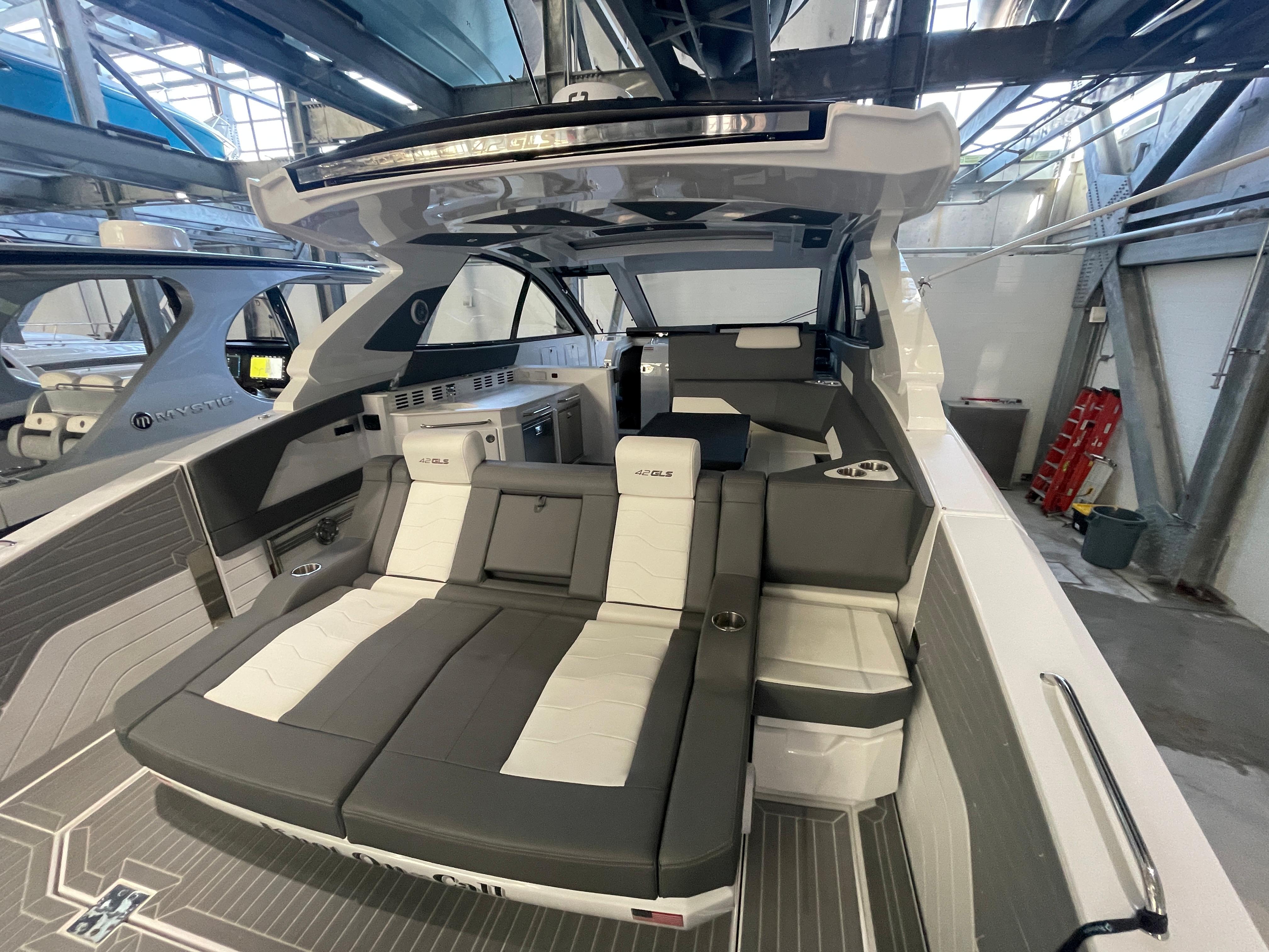 2022 Cruisers Yachts 42 GLS OB Sports Cruiser for sale - YachtWorld