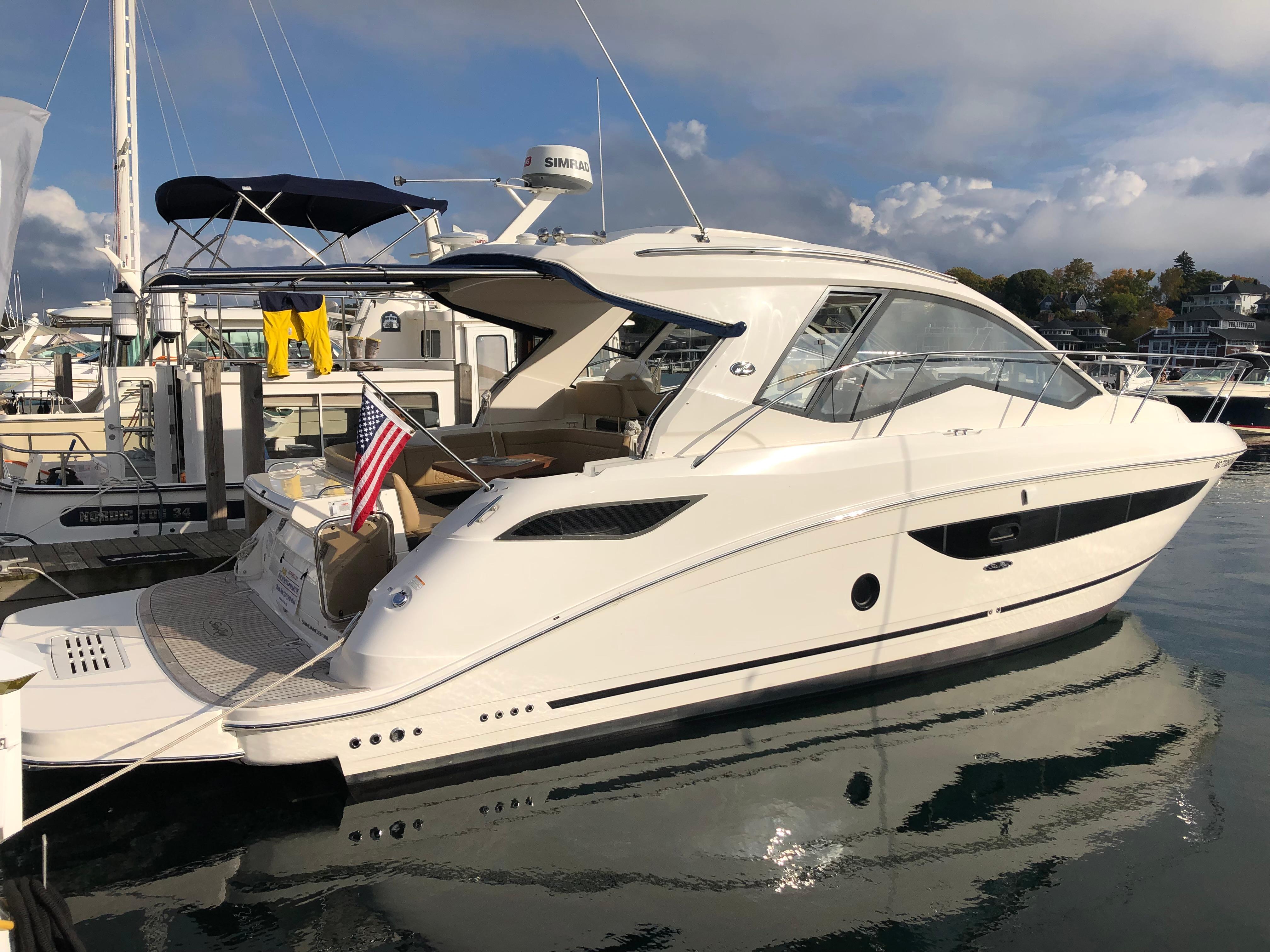2018 Sea Ray 350 Sundancer Coupe Express Cruiser for sale - YachtWorld