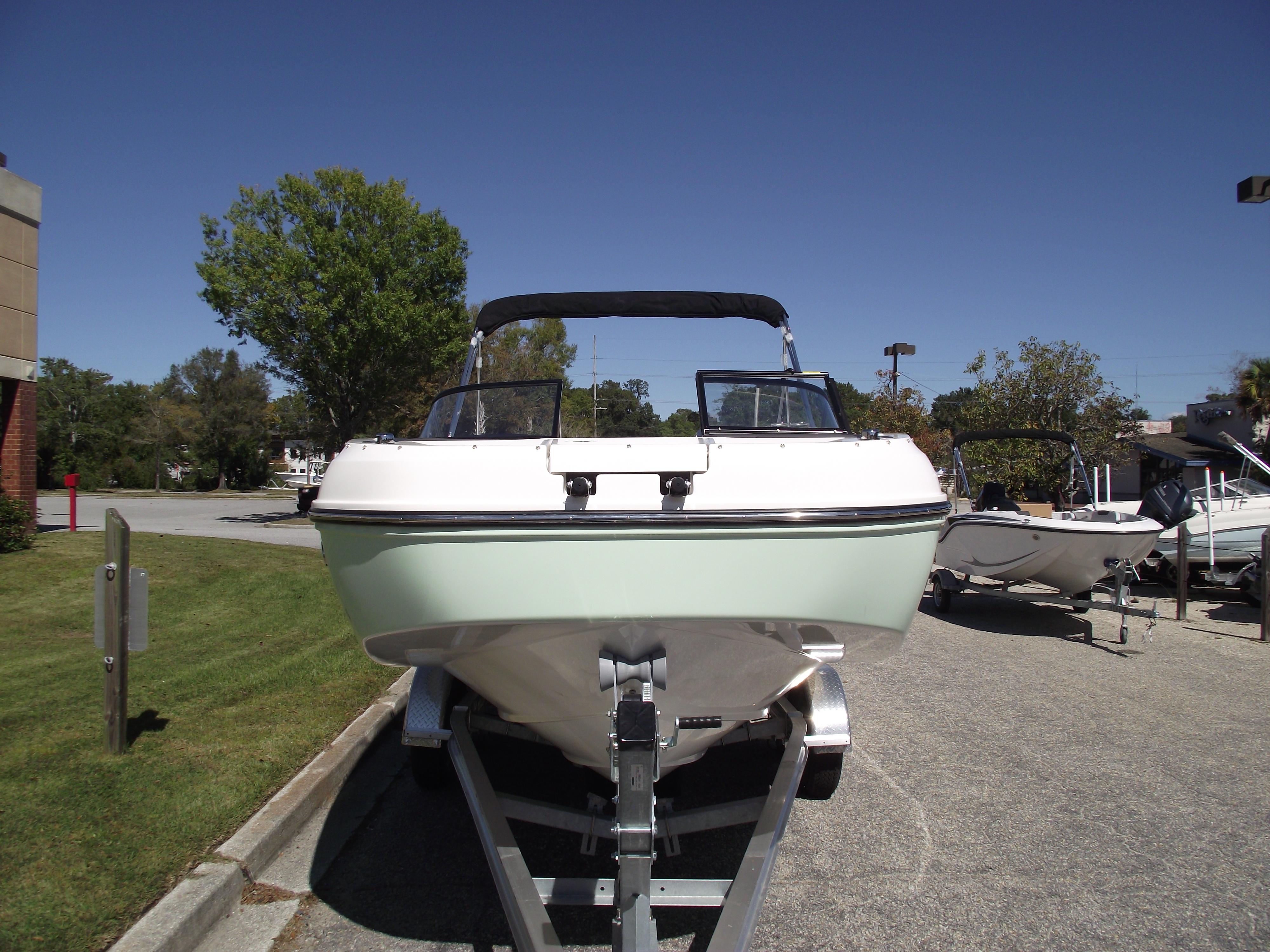 2024 Bayliner DX2200 Deckboot Kaufen - YachtWorld